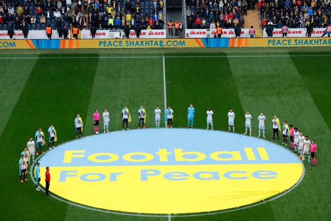 Hmy Sports On Twitter Dynamokyiv Fenerbahce Football Players From Kiev Provoked Turkish Fans