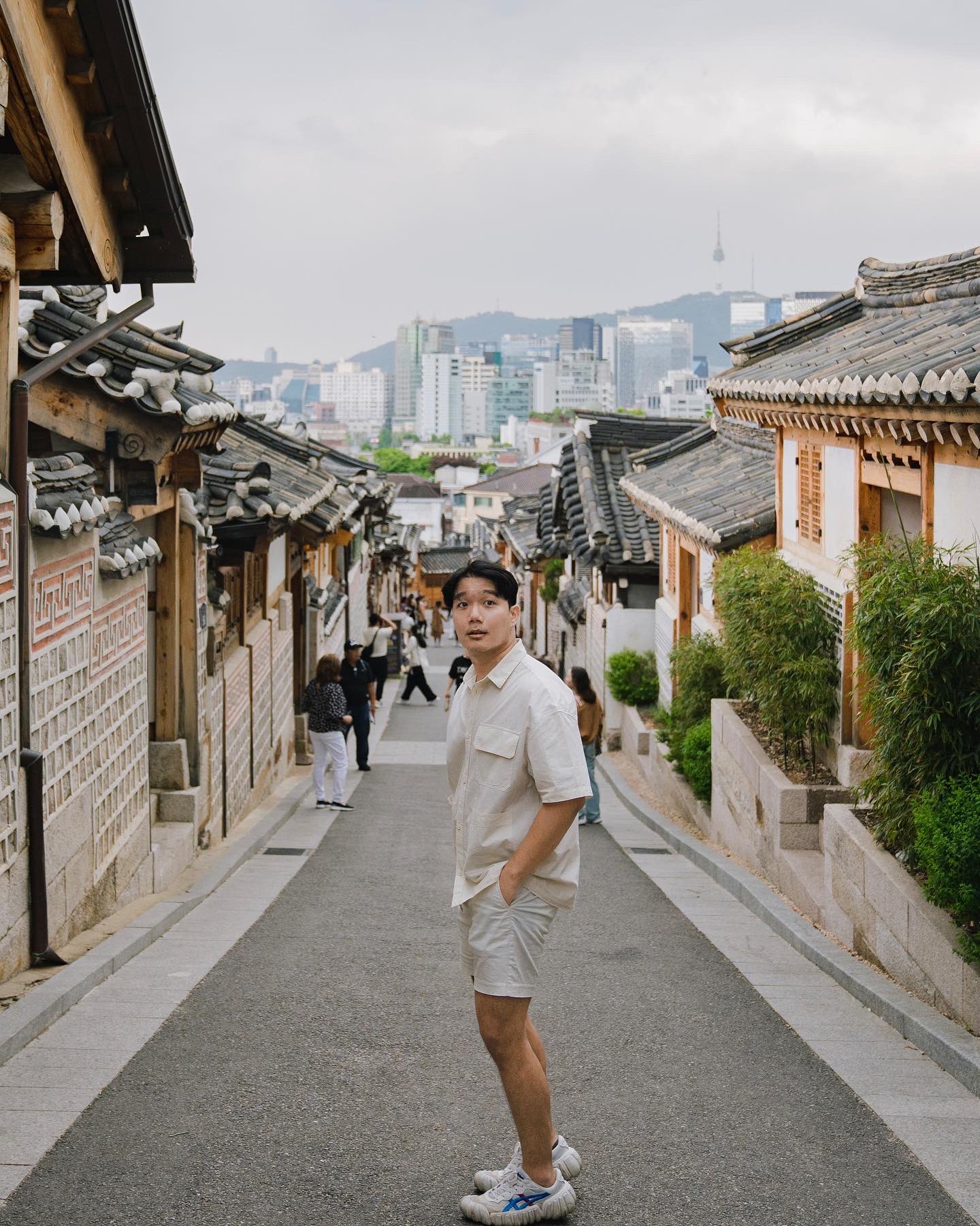 HASHCORNER on Twitter: "อยากจะบอกว่า ไอ้ AI Photoshop มันเก่งมาก นอกจากจะขยายภาพ หรือแม้แต่ลบคน ...