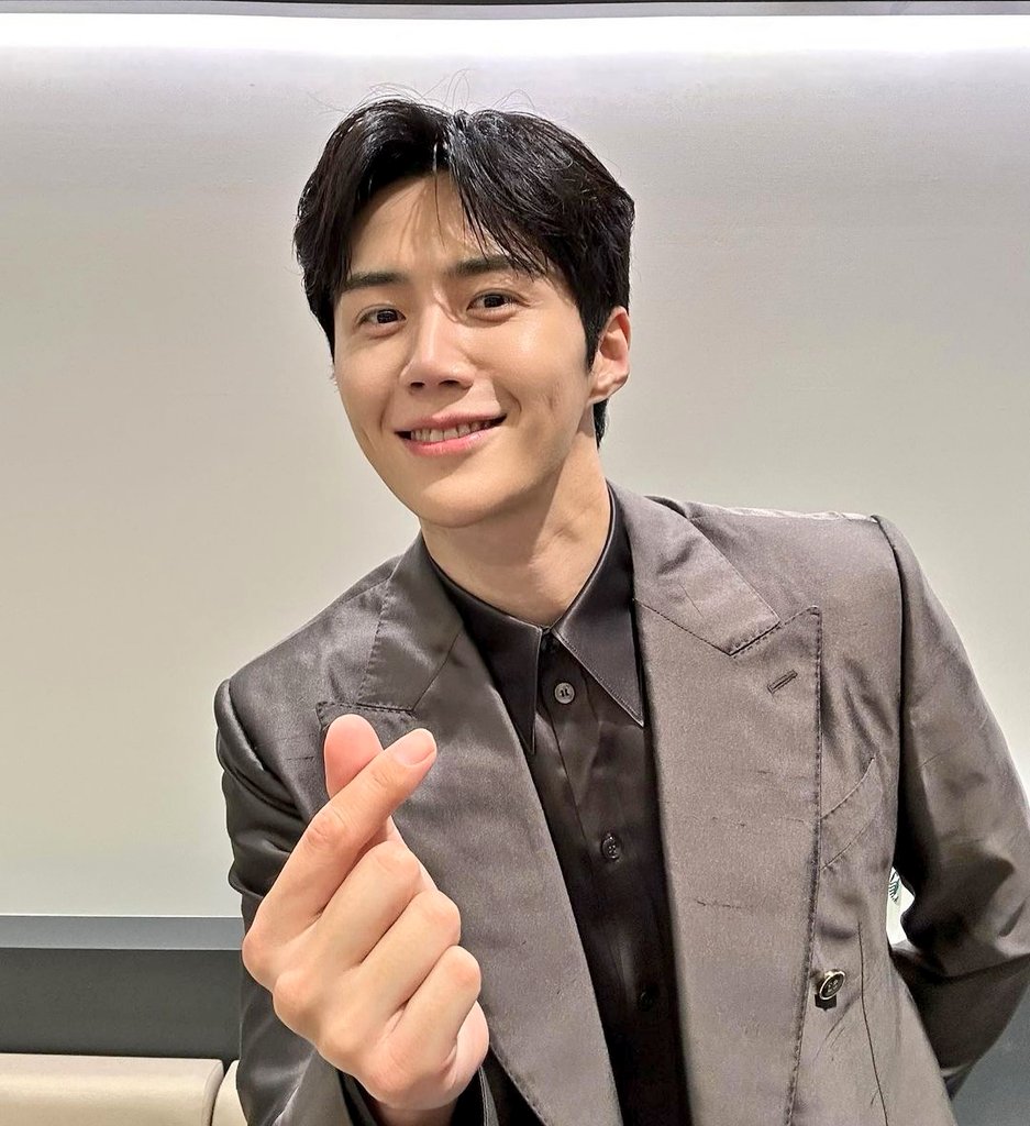 Kim SeonHo FC México on Twitter: "Good morning!! 💛 Update of the handsome #KimSeonHo on IG I'll ...