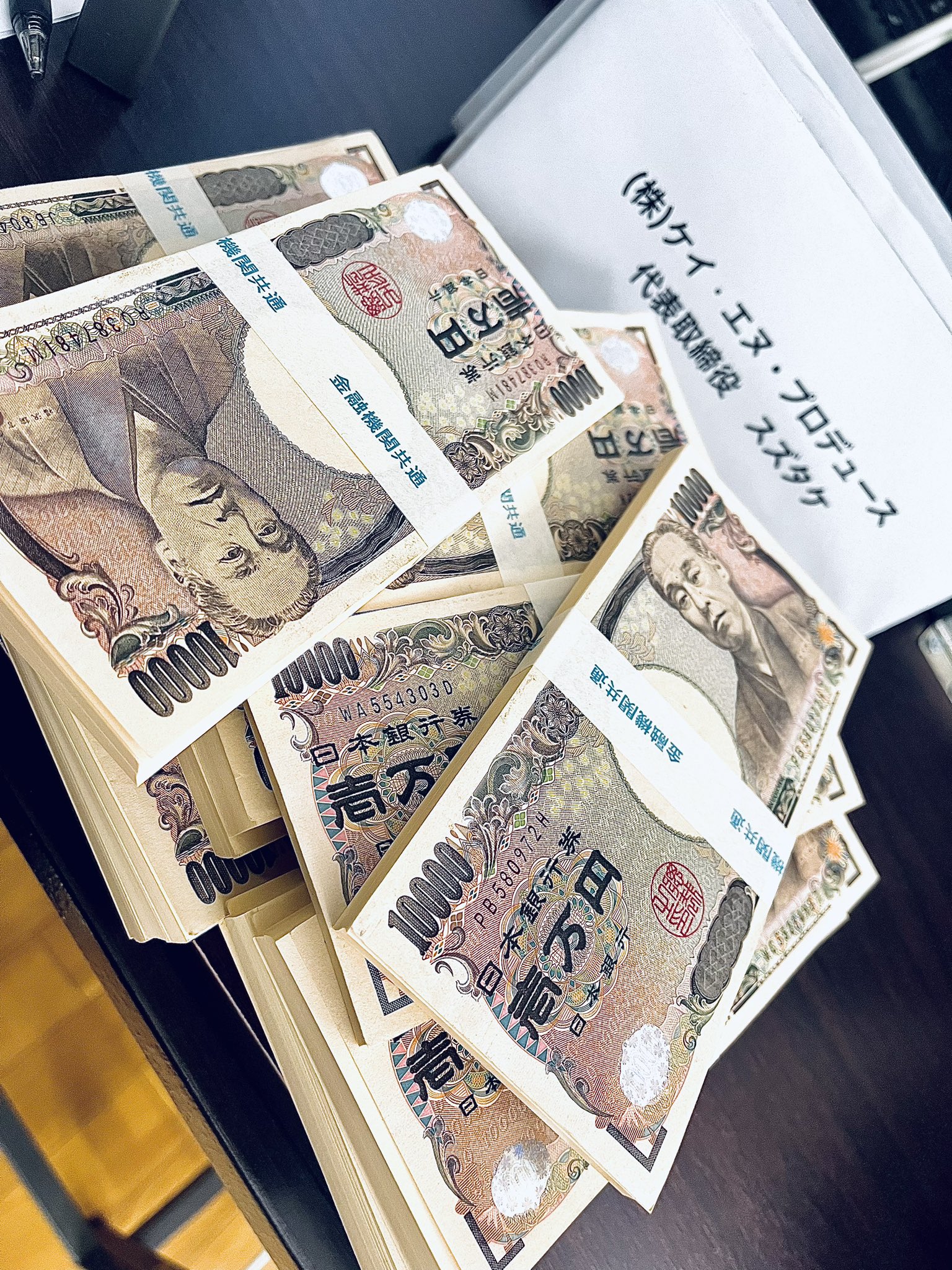 ピンサロ大好きスズタケさん監督 Av Director On Twitter 金を出すのか…精子を出すのか… ノーマネーでフィニッシュか