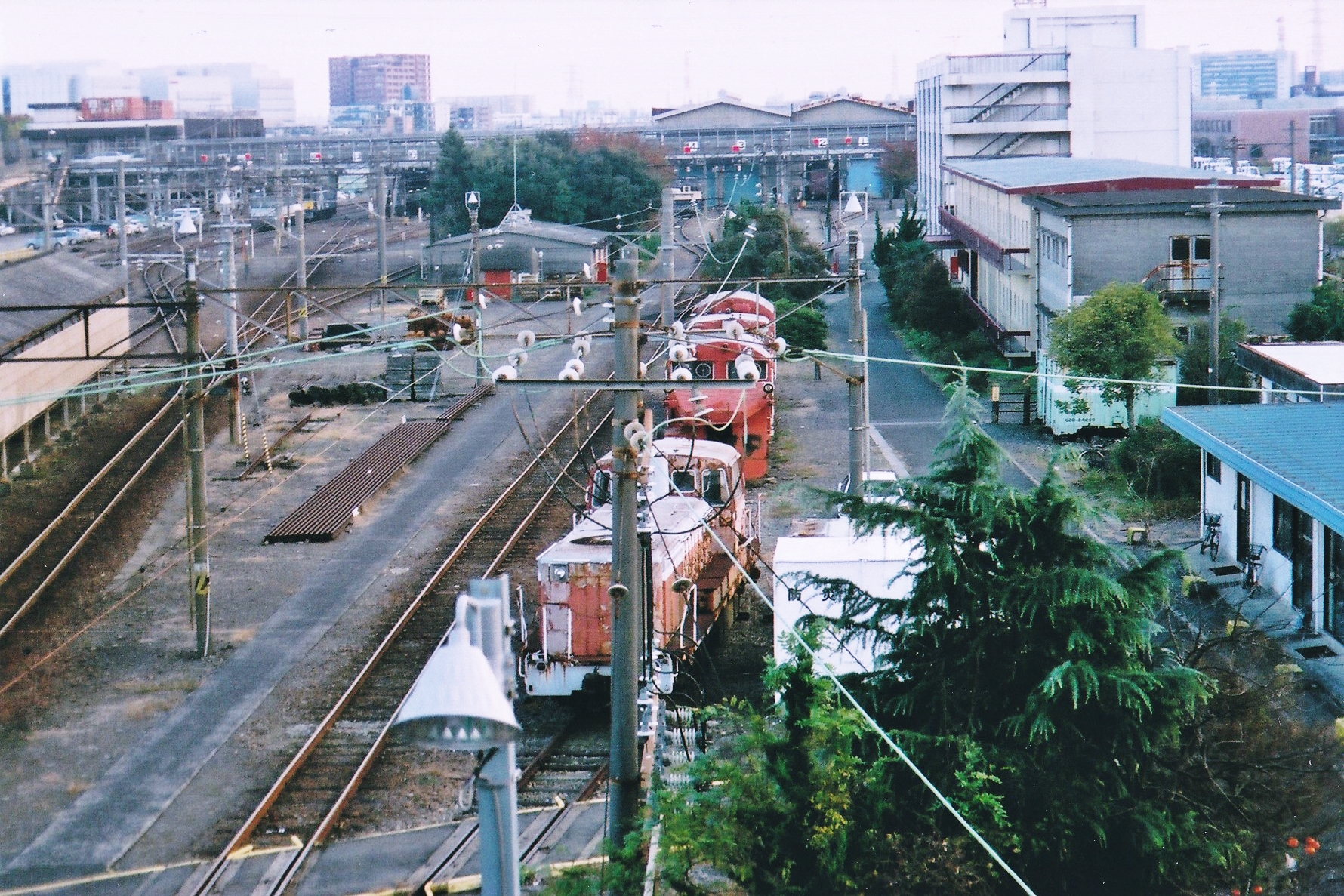 🌸🥐さぶろー🍑🍊 on Twitter: "消えた保存車たち ①新鶴見のDE15-1とDE11-2 ②横川駅横の189系と12系客車くつろぎ ③青森桟橋の車掌車ヨ14493と控車ヒ759 ④ ...