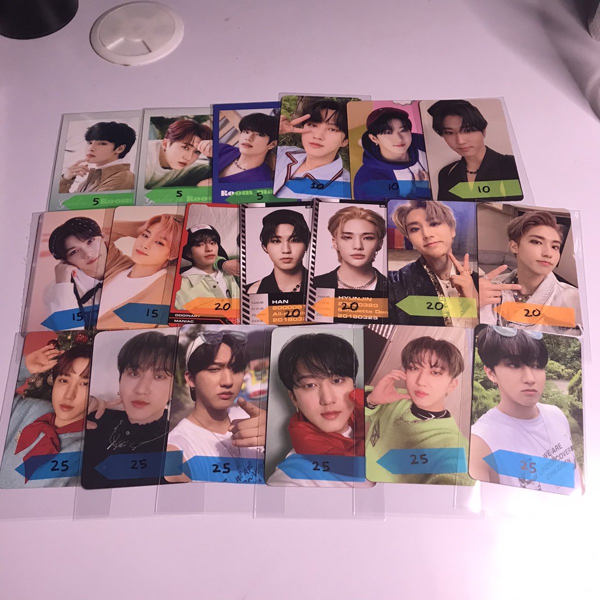 얍 𖤐𖤐𖤐𖤐𖤐 on Twitter: "🪷 help rt please ♡ wts lfb 𓏸 skz photocards clearance sale ╰ price range 5k ...