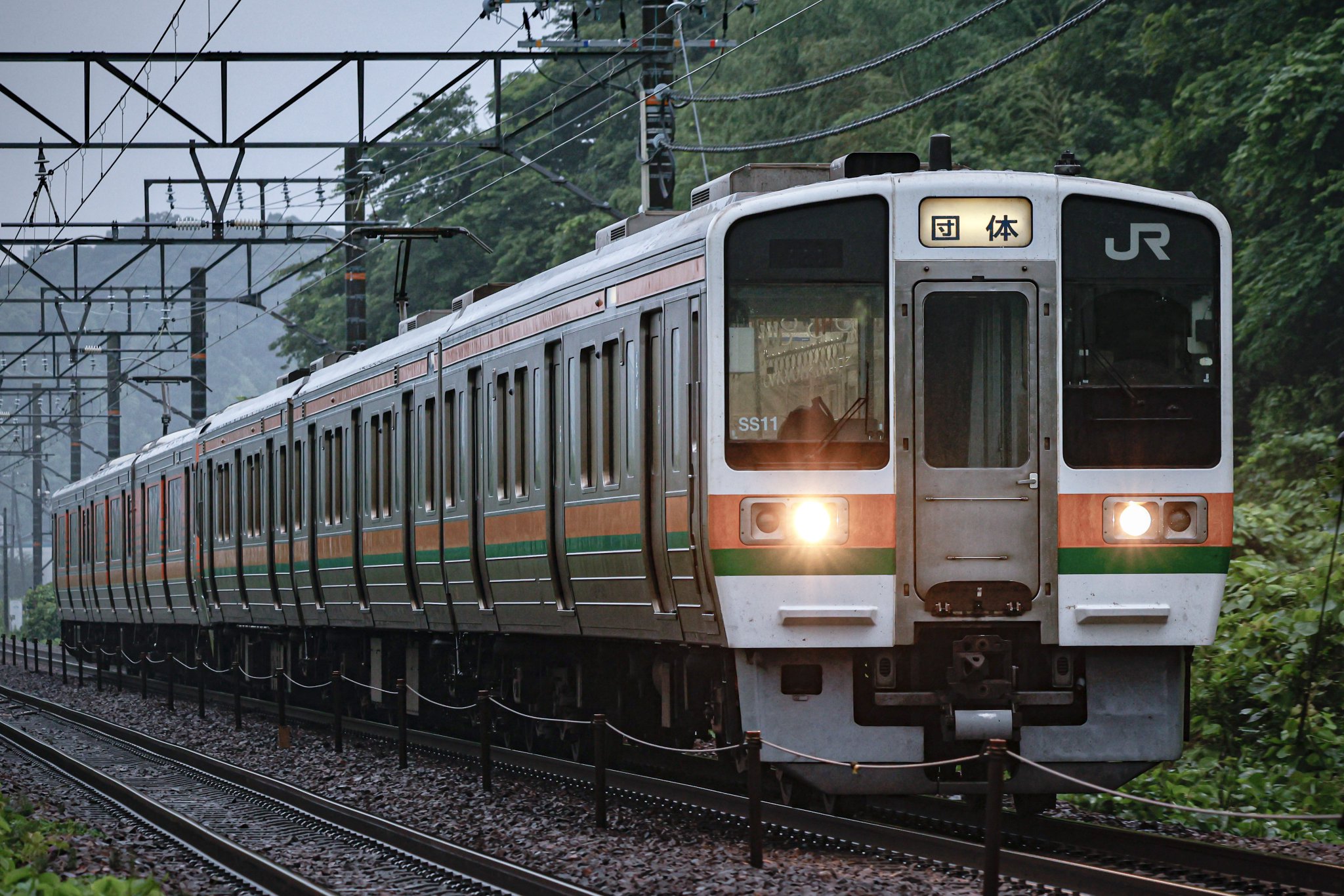 ɳ³ on Twitter: "2023/07/09 5723M 回送 #211系 SS11編成 + #313系 S1編成 たぶん定時で通過 幕を回しながら近づいてきており「⁉︎」となりました ...