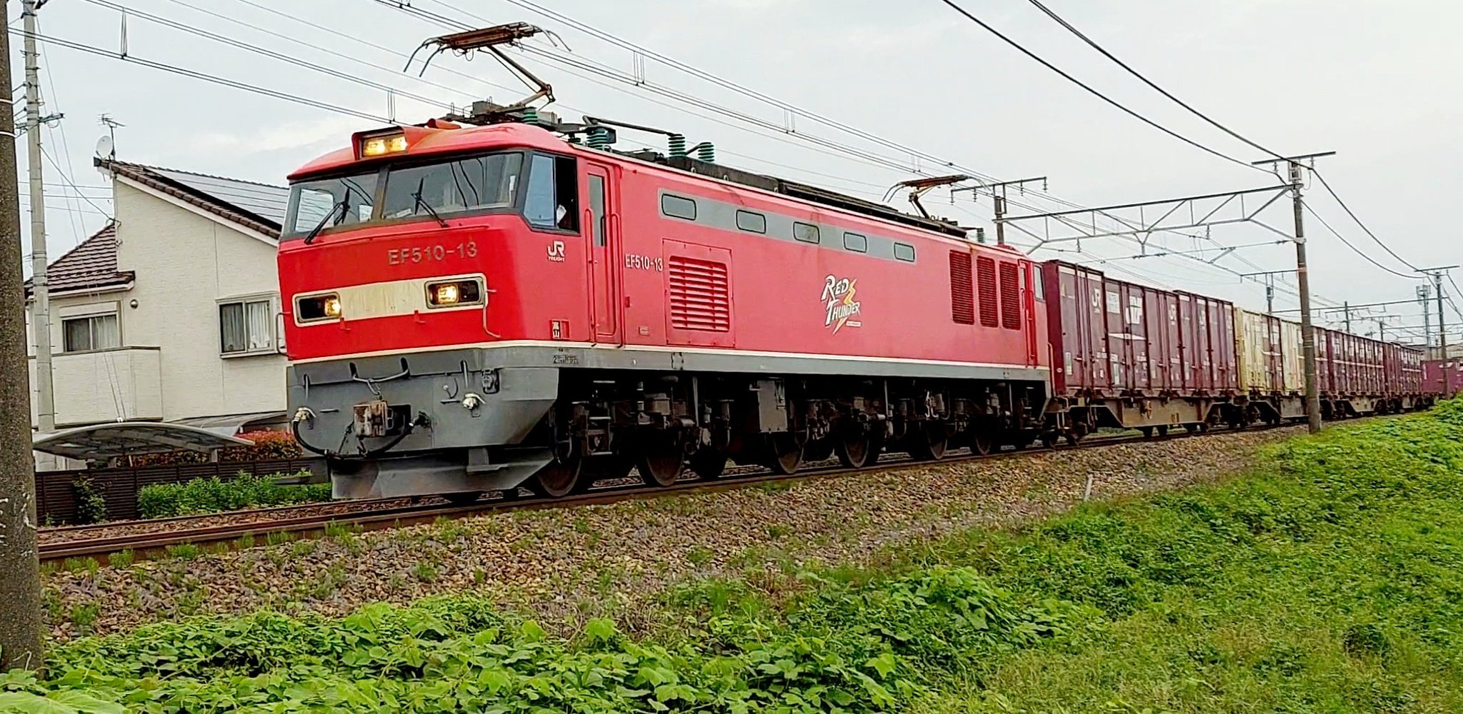 関光宏 on Twitter: "富山機関区所属 EF510-13 すれ違い時に汽笛と手を振ってくれました。 #富山機関区 #富山機関区所属 #ef51013 #レッドサンダー #貨物 #貨物 ...