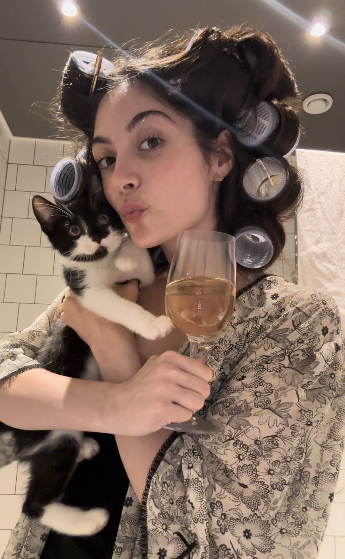 Izabella Nilsson Jarvandi 🇸🇪 on Twitter: "Katt-tant och vin-moster kan man ju vara INNAN man ...