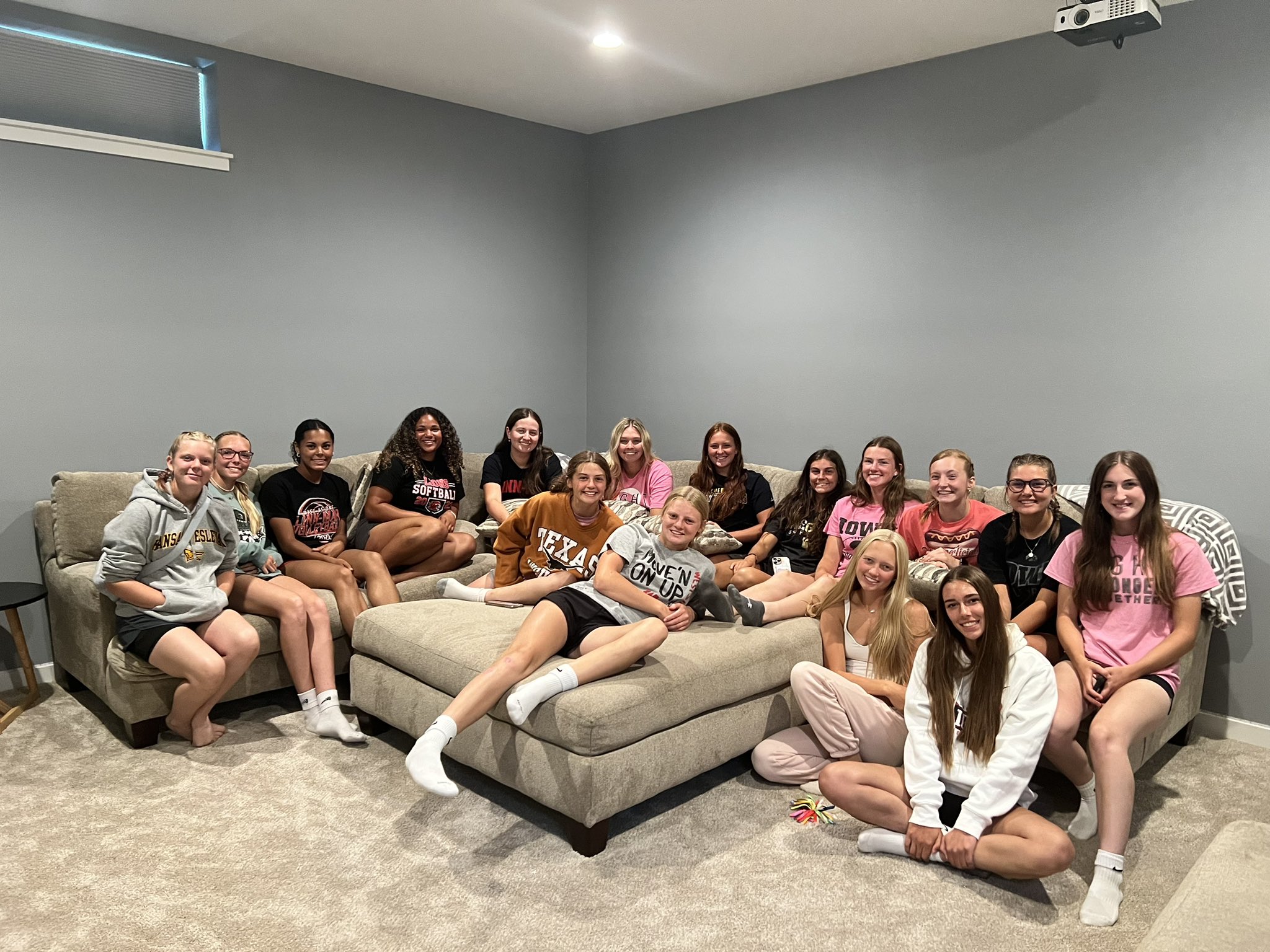Linn-Mar Softball on Twitter: "Team breakfast ️ Ready for Regionals ️ Let’s go LIONS!!🦁 Play ...