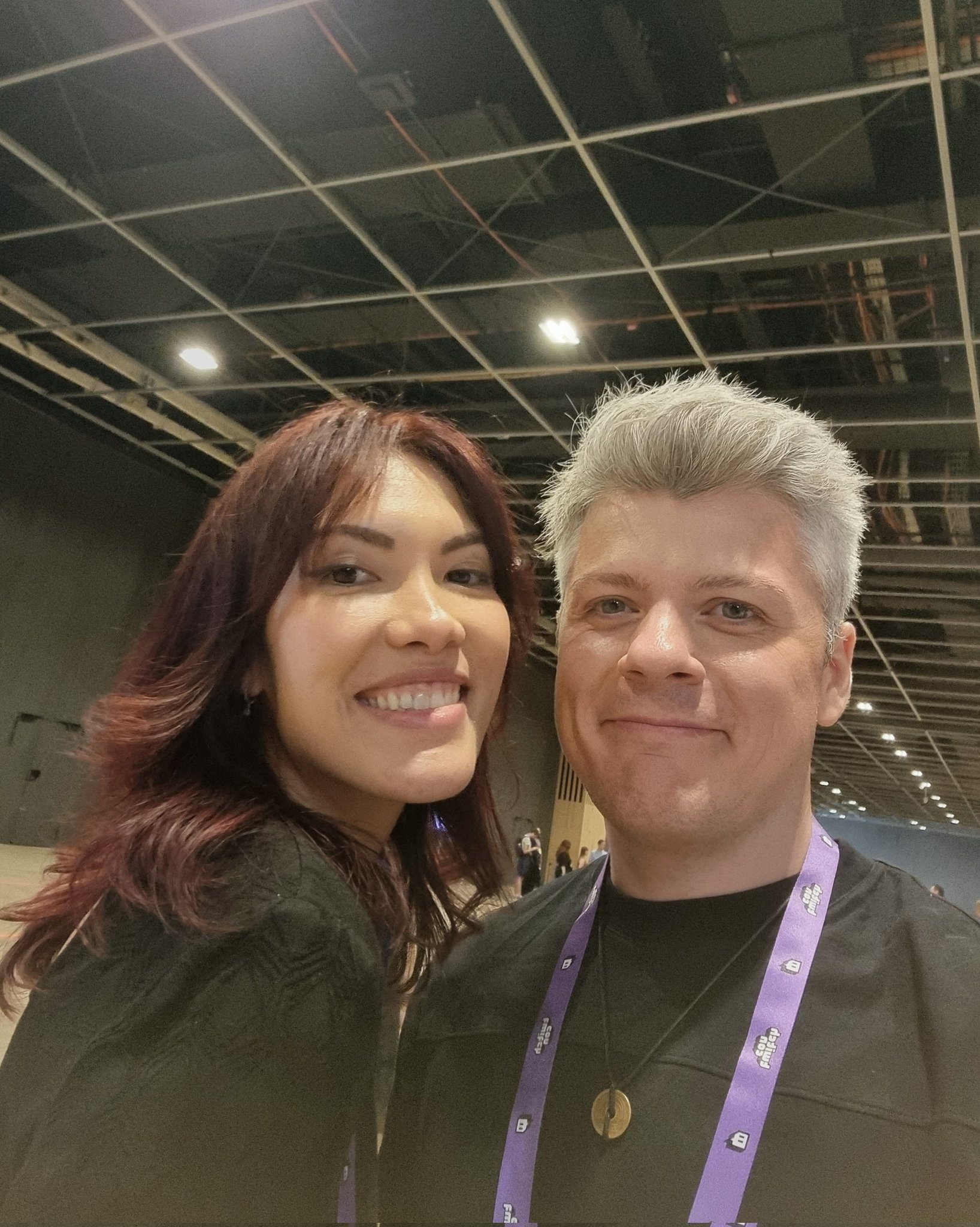 AlphaCast on Twitter: "J'ai pris une photo avec la meuf sur les affiches #TwitchConParis https ...