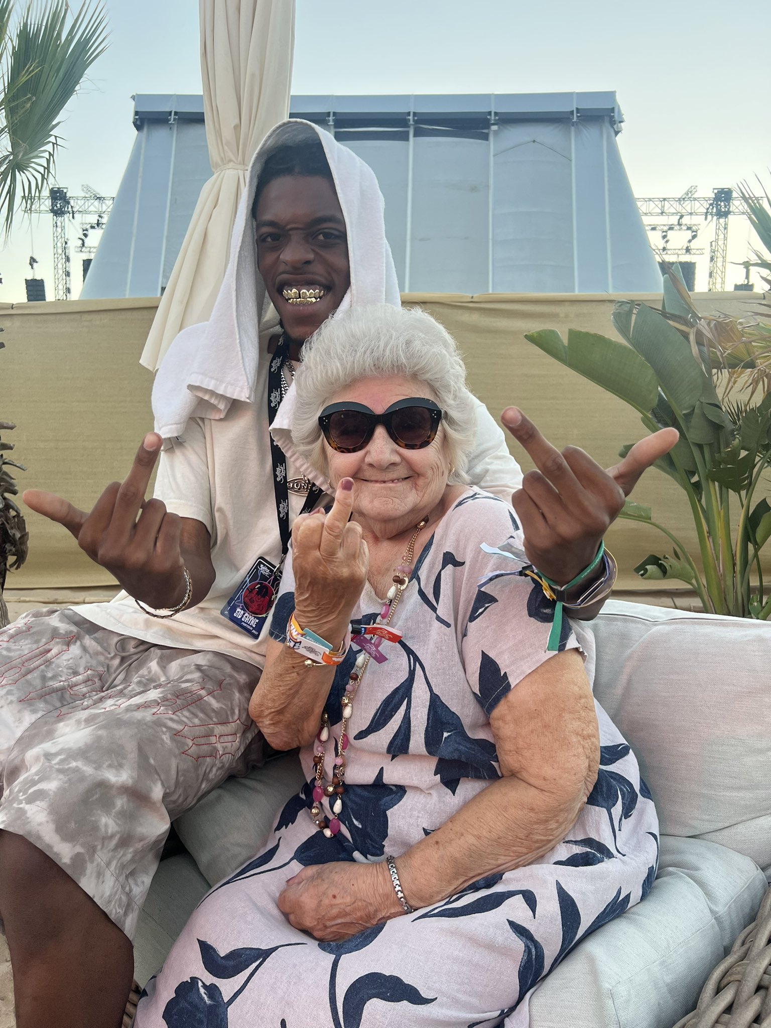 𝑻𝑹𝑰𝑳𝑳 𝑻𝑹𝑰𝑳𝑳™ ®💜 on Twitter: "Granny way more turnt dan half the population🦅💜👵🏼 https://t.co ...