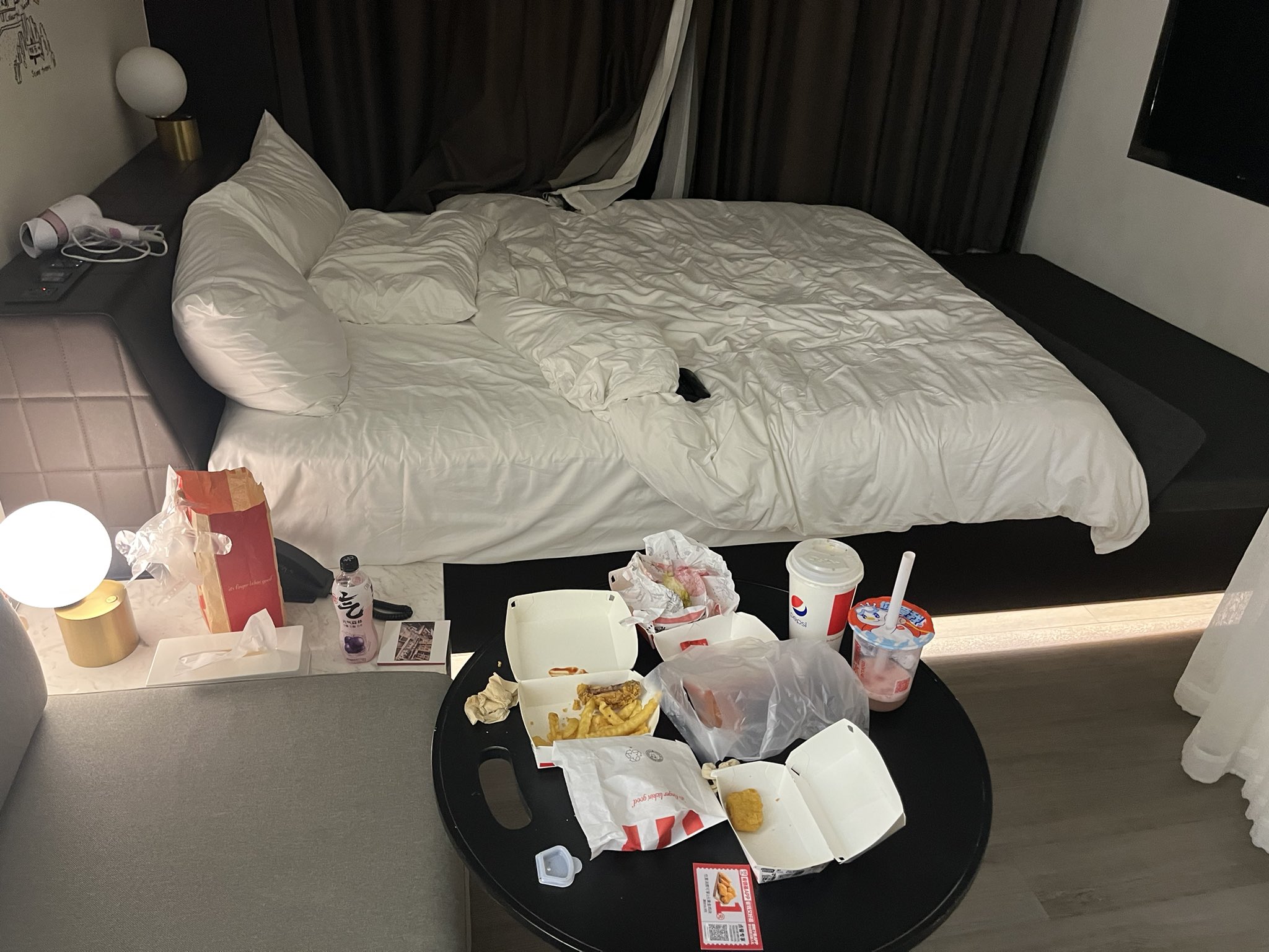 Ll On Twitter 傻逼了,入住开门发现是p1这样的,后悔没续住翠湖宾馆而是刚刚临时在华住会订了欢阁,不过补偿换成了“套房”还行。 G21zdzvfxc