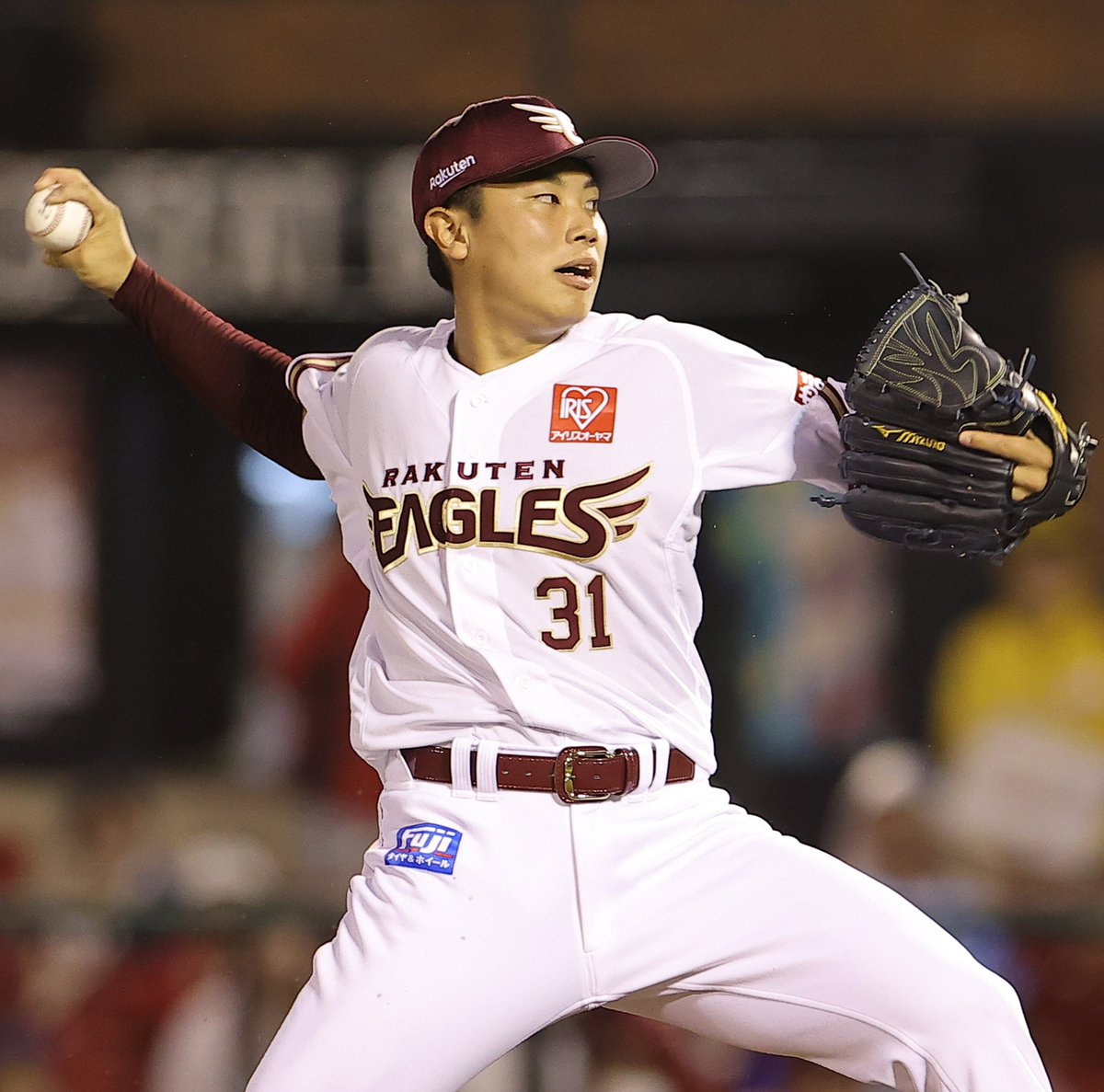 サンスポ×EAGLES on Twitter: "【楽天-ソフトバンク】8日、7回途中から渡辺翔太投手が登板。9回は安楽智大投手が抑え、辛島航投手にウイニングボールを手渡した。 https ...