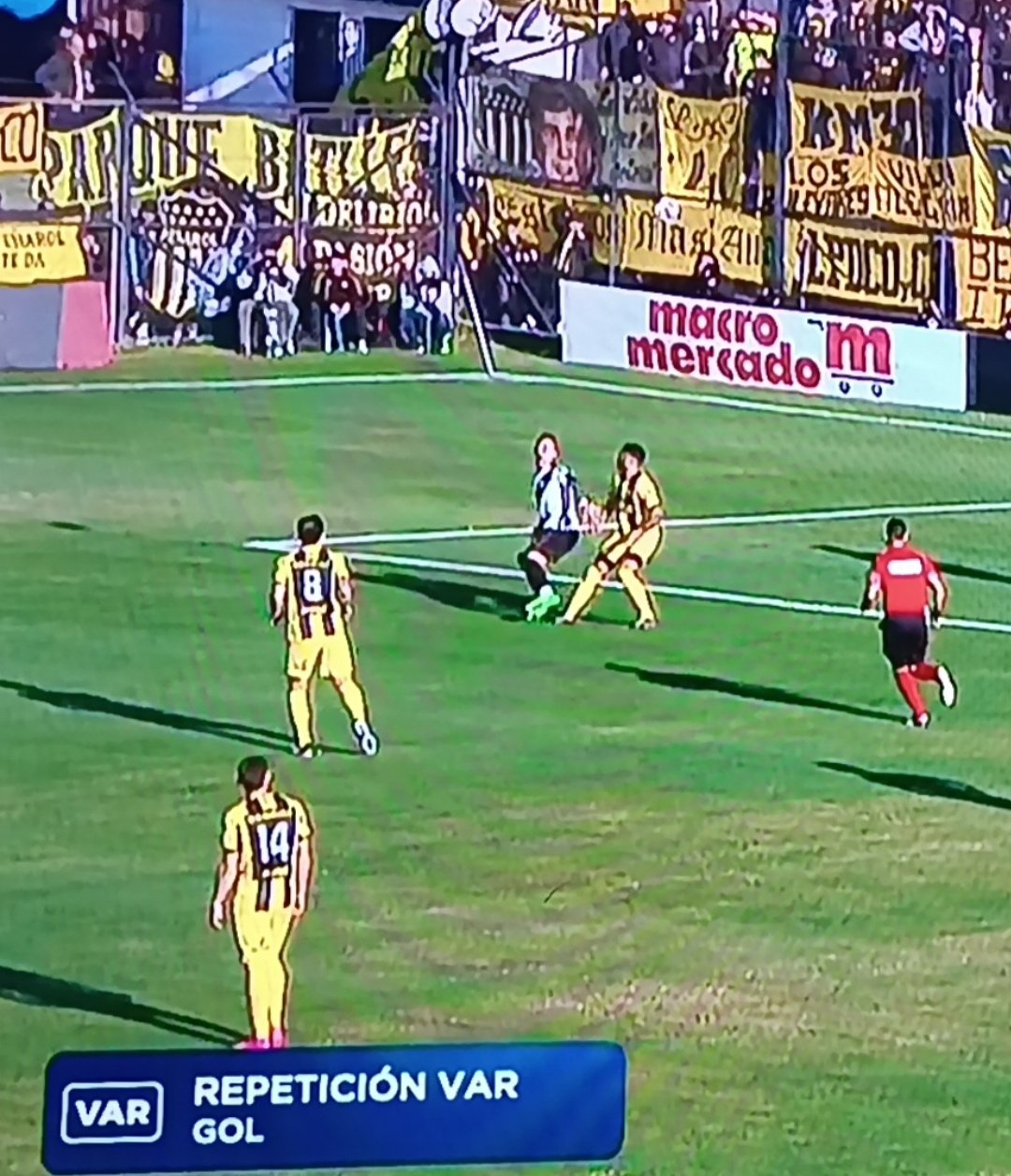 Arbitraje Uruguayo On Twitter Fuera De Juego Por Interferir A Un