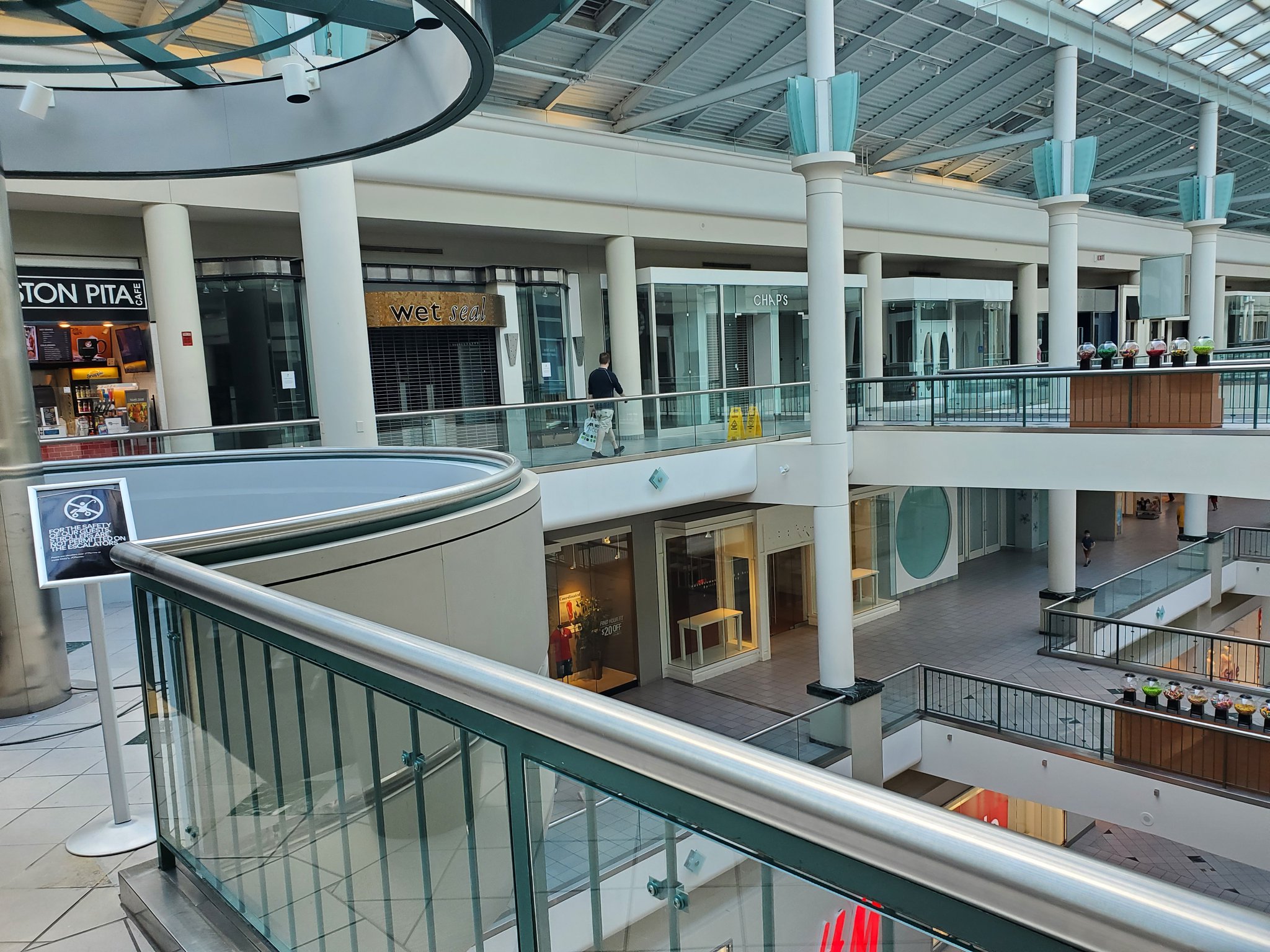 🌺 Jen B on Twitter: "Me trying to explain that this mall was *banging* at one time... sure Memaw ...