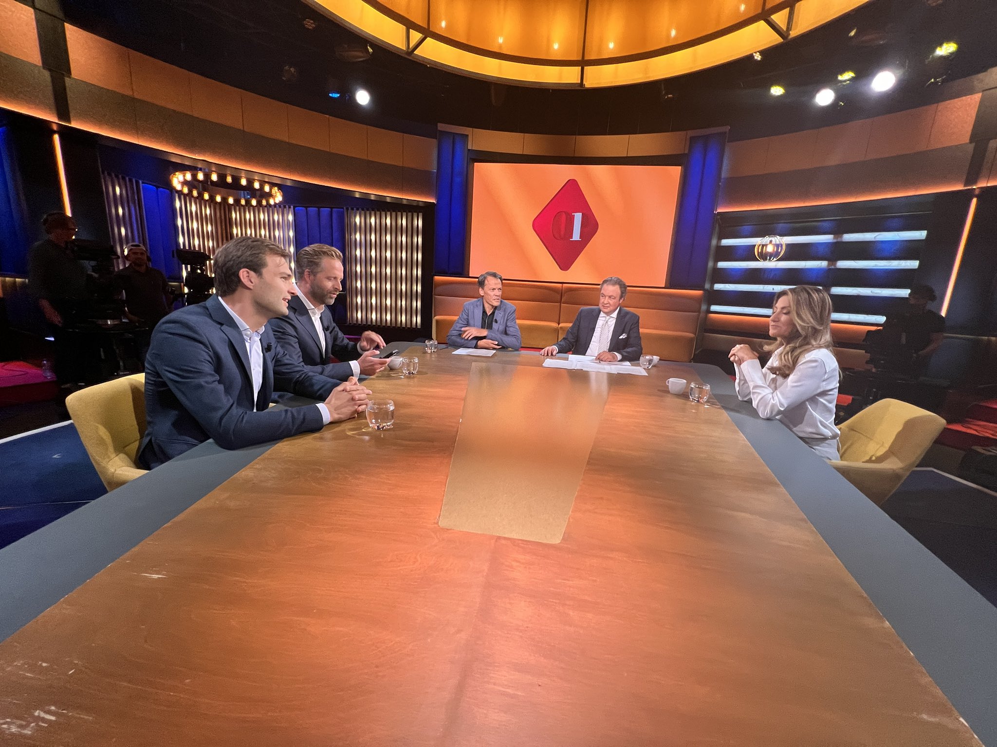 Thomas van Groningen on Twitter: "Een extra Op1 zometeen op NPO1 met drie gasten, die alle drie ...