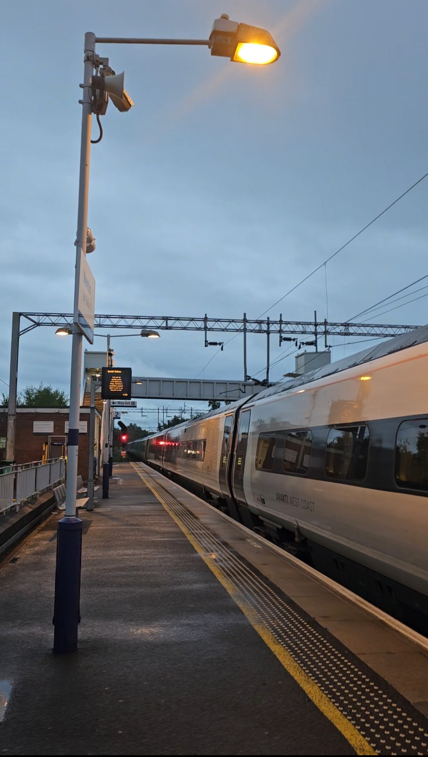 Peter King on Twitter: "Issues up ahead meant we had a rare visitor to Newton station tonight ...