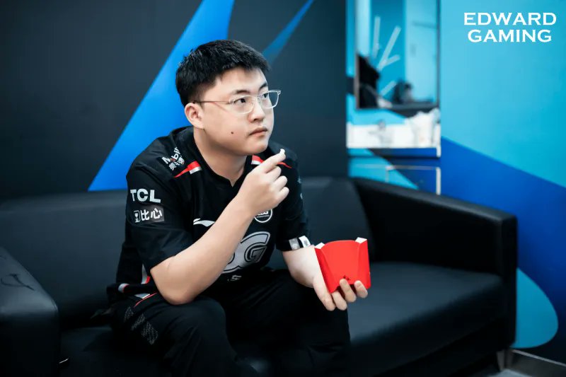 LPL Fanclub on Twitter: "It's been 1402 days since Uzi qualified for the playoffs. His last game ...