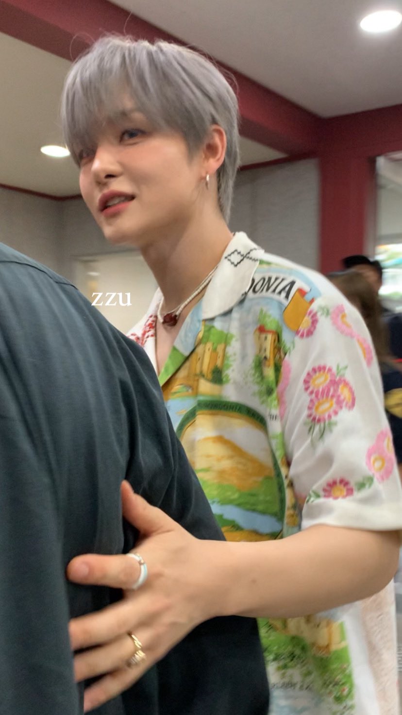 zzu on Twitter: "아까 퇴장하면서 본 지후니,,🫳🏻🫳🏻🫳🏻 https://t.co/EsbqMNqBlR" / Twitter