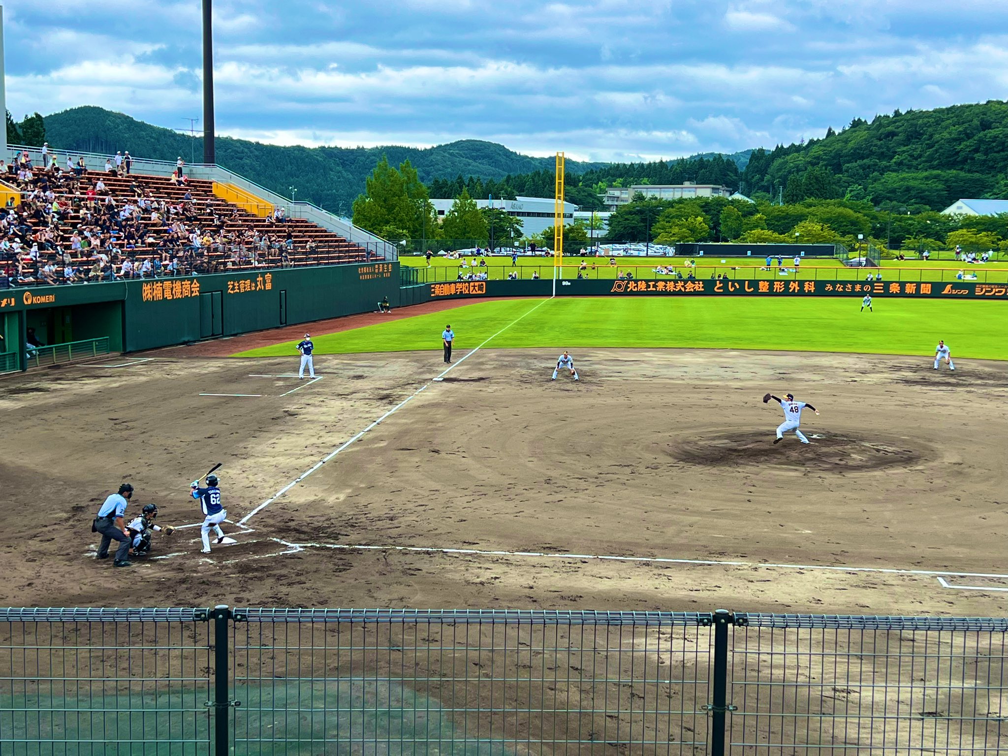松井弘恵(フリーアナウンサー) On Twitter 三条野球まつり 阪神ー西武 ピッチャー茨木秀俊(帝京長岡出身) バッター滝澤夏央(関根学園) 球審 川上拓斗(中越高校) 2枚目の