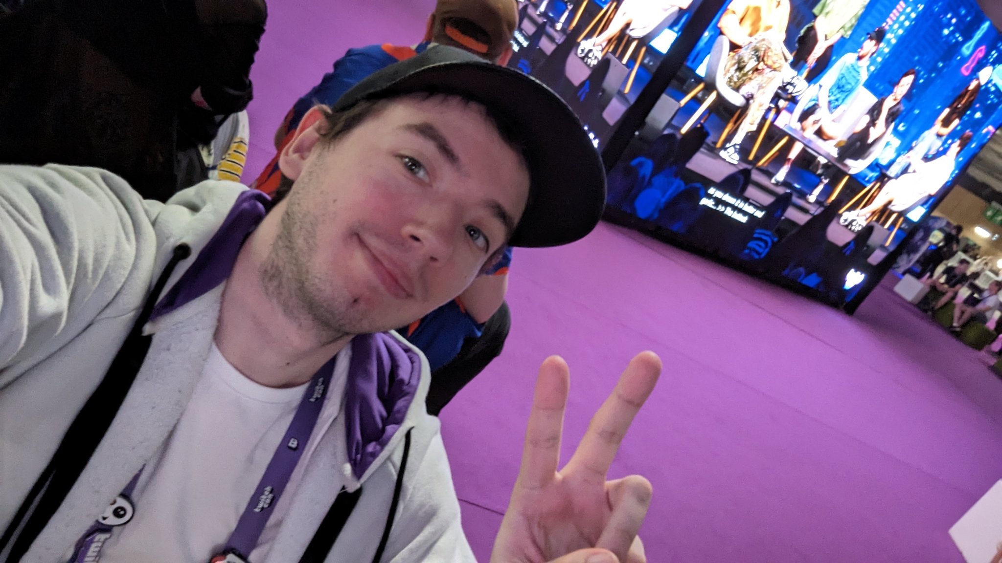 Seriouslee on Twitter: "Day 2 of twitchcon, let's make /moments together https://t.co/OykhEi4saw ...