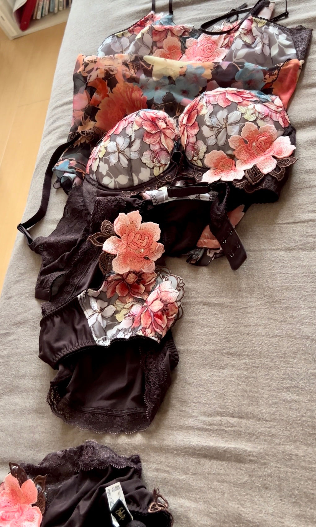 キンマリACT2 on Twitter: "こんばんは😊 『おNewのSalute』 今日は温泉旅行に妻と来ています！ 初めて見た妻の下着、とても興奮しております😆 https://t.co ...