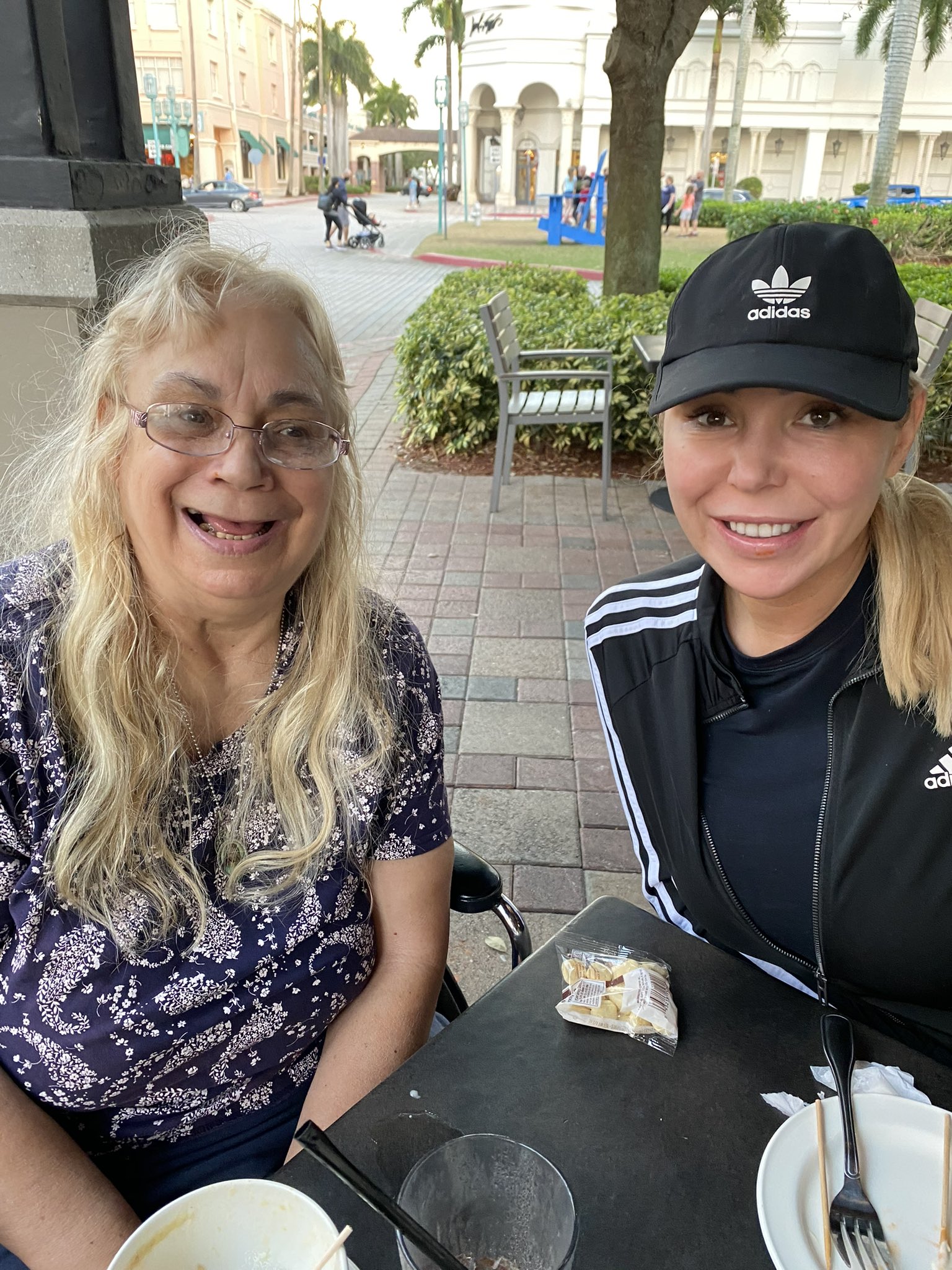 Mary Carey On Twitter Lunch With Mommy Pmwh10o7sz Twitter 1198