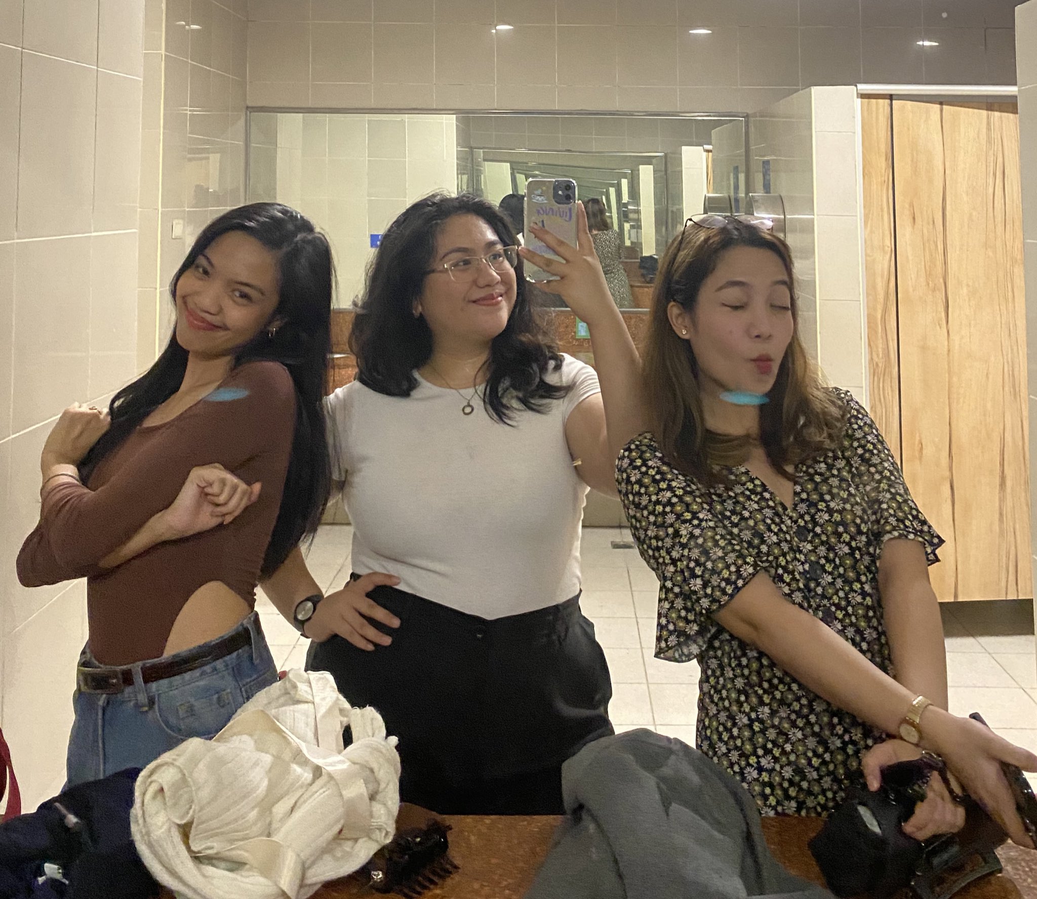 shee, rph 🍪 on Twitter: "@jianaenae 23-year old jaja, jia, and shee crazy how time flies so fast ...