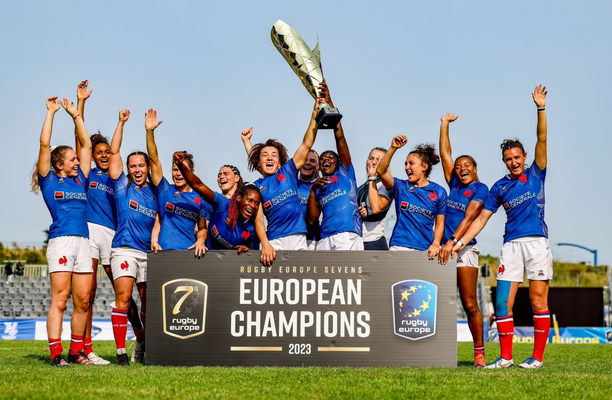 France Rugby on Twitter: "🏆😍 𝐂𝐇𝐀𝐌𝐏𝐈𝐎𝐍𝐍𝐄𝐒 𝐃'𝐄𝐔𝐑𝐎𝐏𝐄 ! Les Bleues de #France7 ont remporté aujourd ...