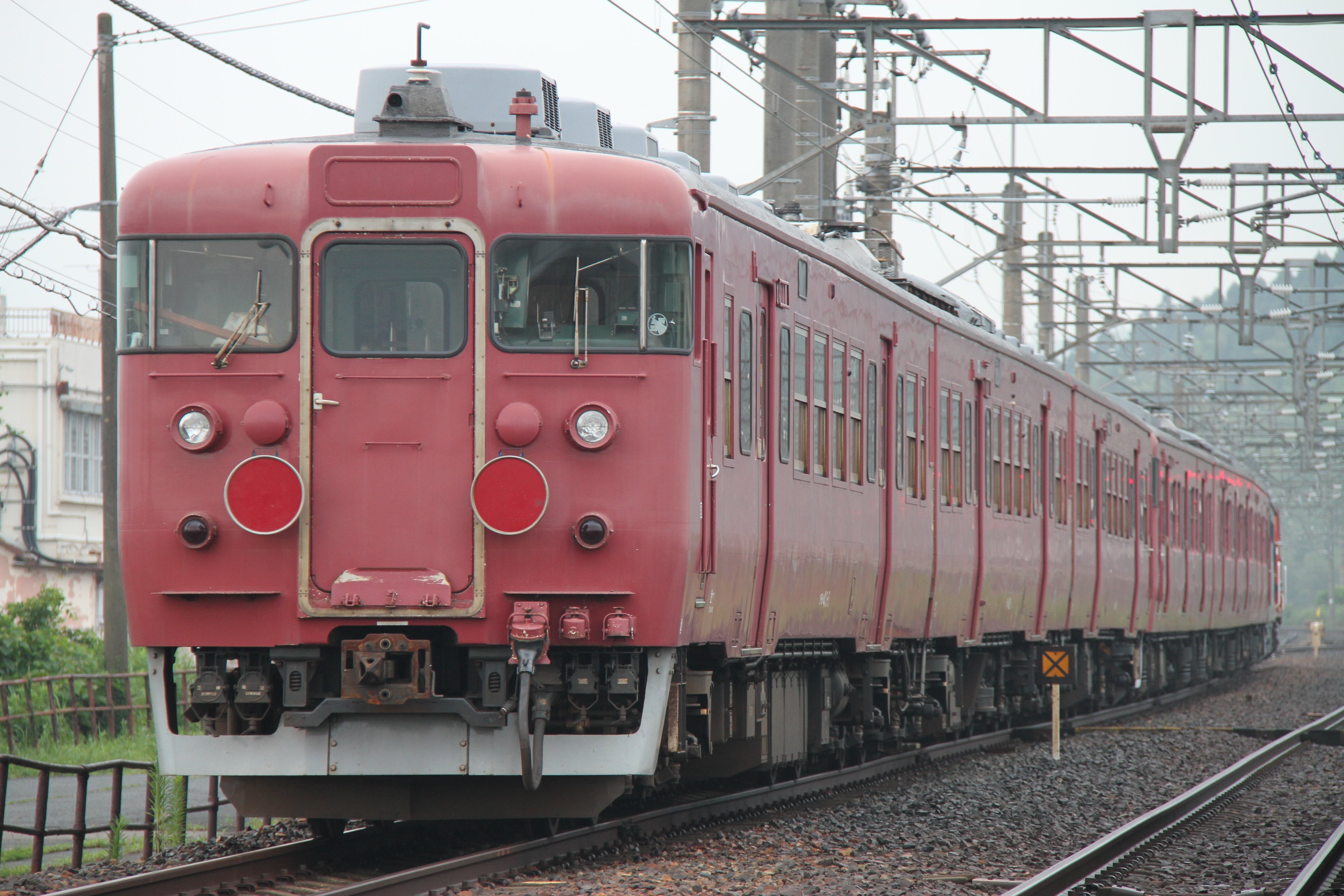 ㌠ on Twitter: "2023/7/9 配9564レ DD51-1192+ｸﾓﾔ145-1051+415系C10編成+413系B05編成 近江今津•おごと温泉にて撮影 DD51牽引の ...