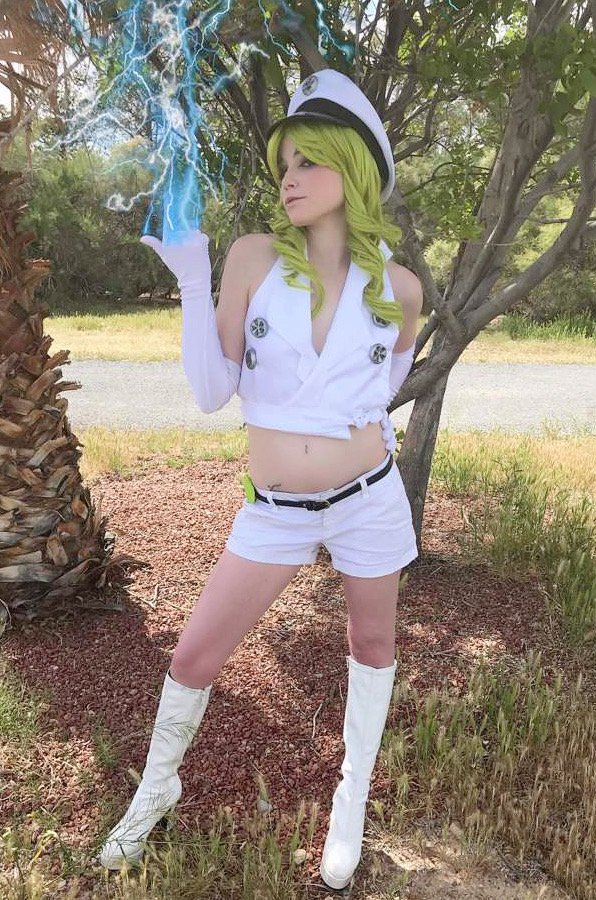 Viper King 💋 on Twitter: "Since I'm under the weather, I'm reposting my older Candice cosplay to ...