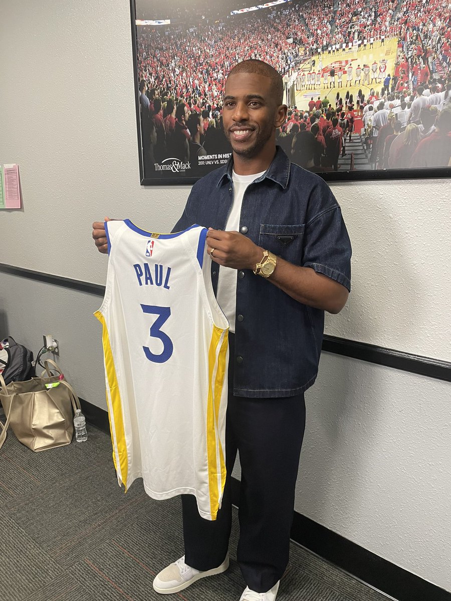 Madeline Kenney on Twitter: "“Never thought you’d see the day,” Chris Paul said after holding up ...