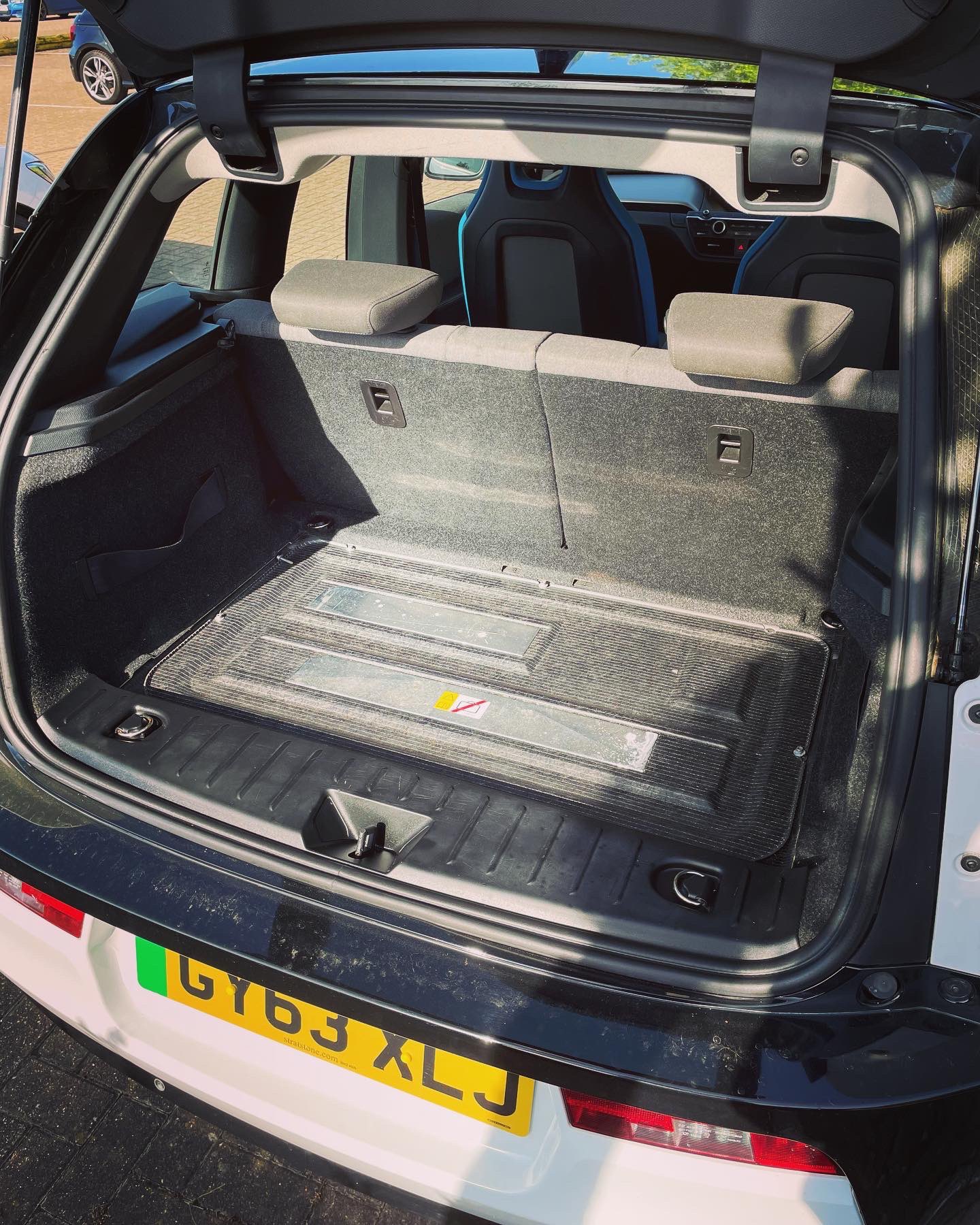 Tim Pollard on Twitter: "And what of a decade-old electric car? Well, that diminutive battery ...