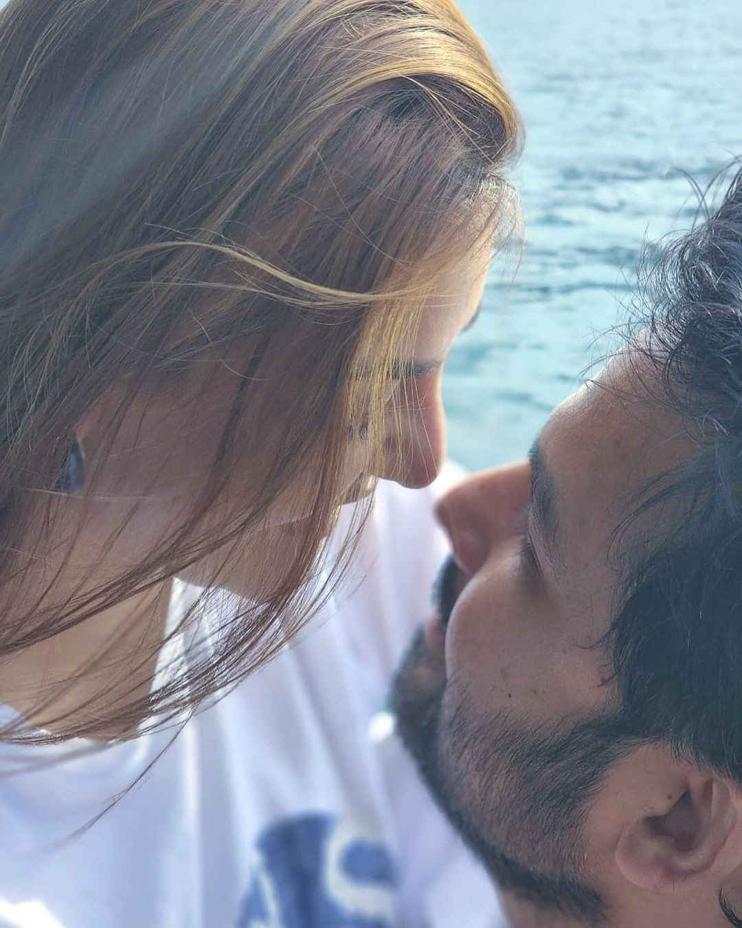 TOI Movies - The Times of India - Official on Twitter: "Mushiness alert 💕 #KajalAggarwal gives a ...