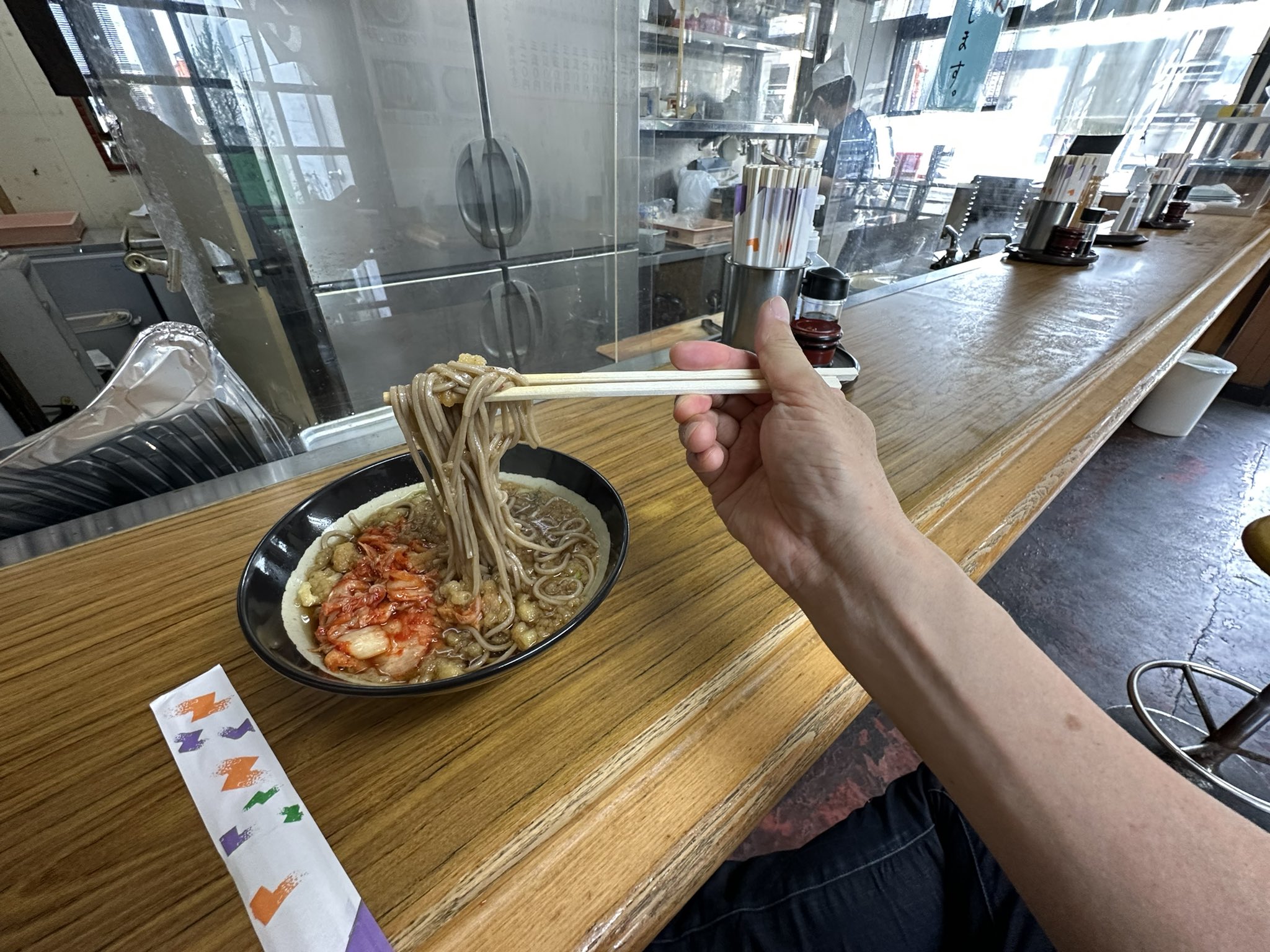 ニッポン駅弁紀行 On Twitter 数人座れて数人立ち席のカウンターで、テキパキと仕事をする店主様に作ってもらって3分くらいで気持ち