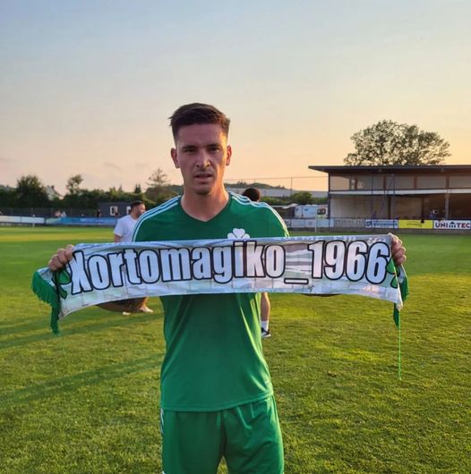 Dimitris Stratis on Twitter: "Ξέρει να ποζάρει πάντως... https://t.co/tZAYaKQcjU" / Twitter