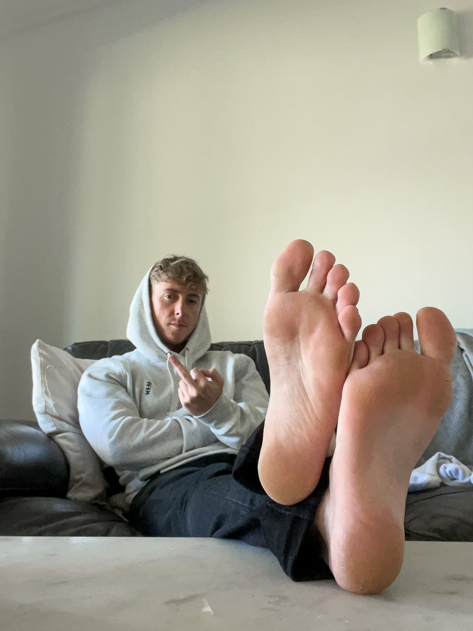 Alpha Aussie Boy on Twitter: "Who’s hungry little mouth am I using to warm my perfect feet up ...