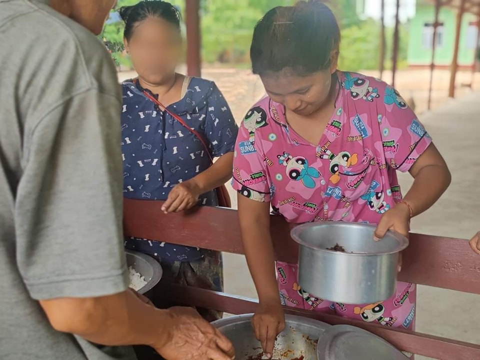 Khit Thit Media On Twitter ဆားလင်းကြီးရှိ စစ်ဘေးရှောင် ပြည်သူများကို