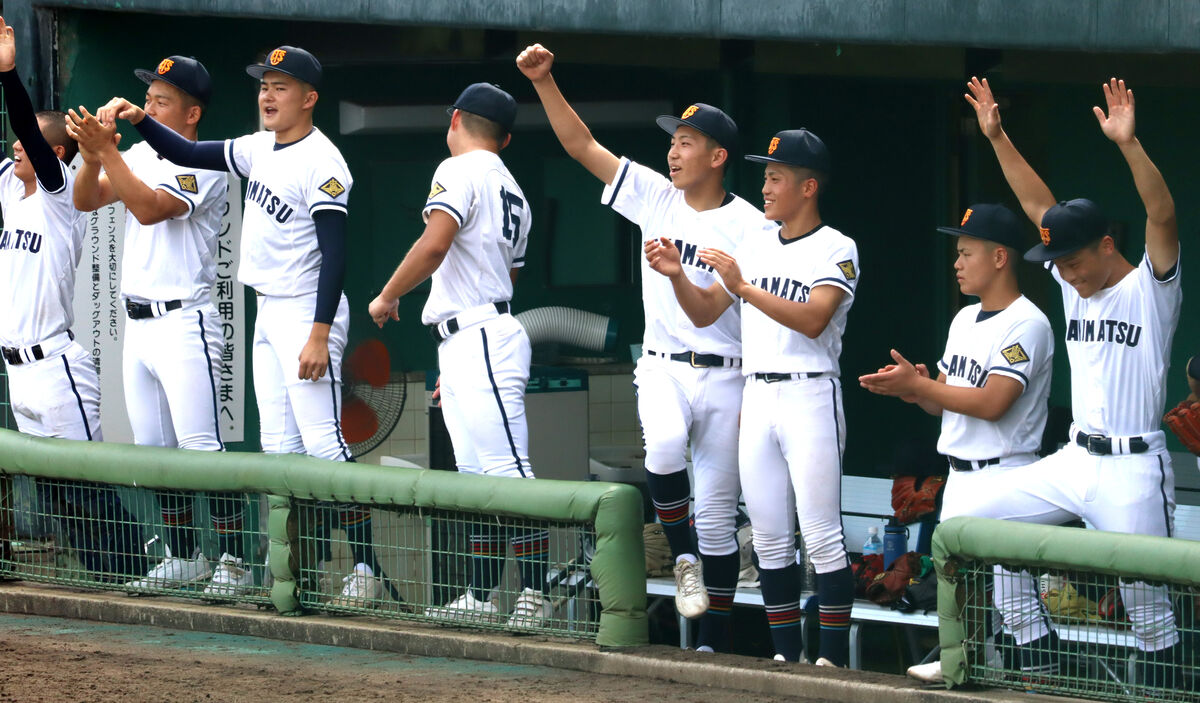 スポーツ報知 プロ野球取材班 on Twitter: "【 #香川 】巨人・浅野先輩のように「外野は滑らないように」高松商がコールド発進 #野球 #baseball #yakyu https ...