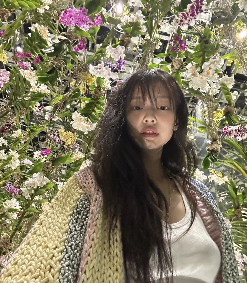 hj on Twitter: "TeamLab date with my girlfriend 🤍 #JENNIE #BLACKPINK https://t.co/iIoZK0tj1j ...