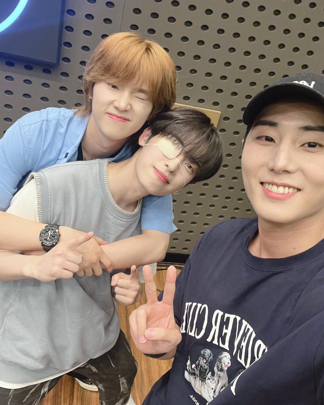 DAY6 News on Twitter: "📸 230710 Day6's Kiss The Radio with #XdinaryHeroes Jungsu and Gaon day6 ...