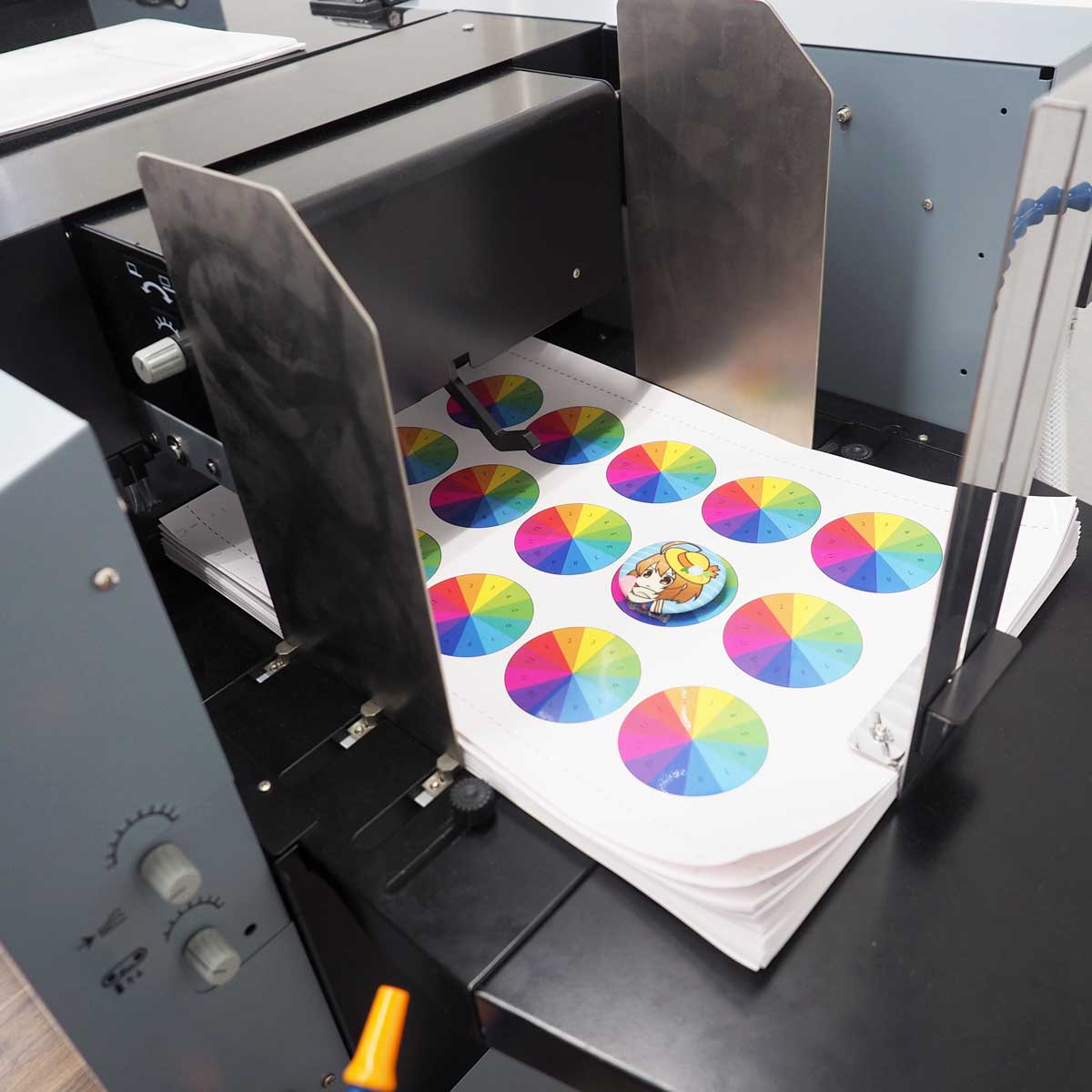 缶バッジ制作のEntowa's【公式】💙 on Twitter: "おはよっちゅ😋！今日の #藤枝市 は晴れ☀️！ #企業公式が毎朝地元の天気を言い合う ／ 謎の機械を発見っちゅ😳‼️ ...