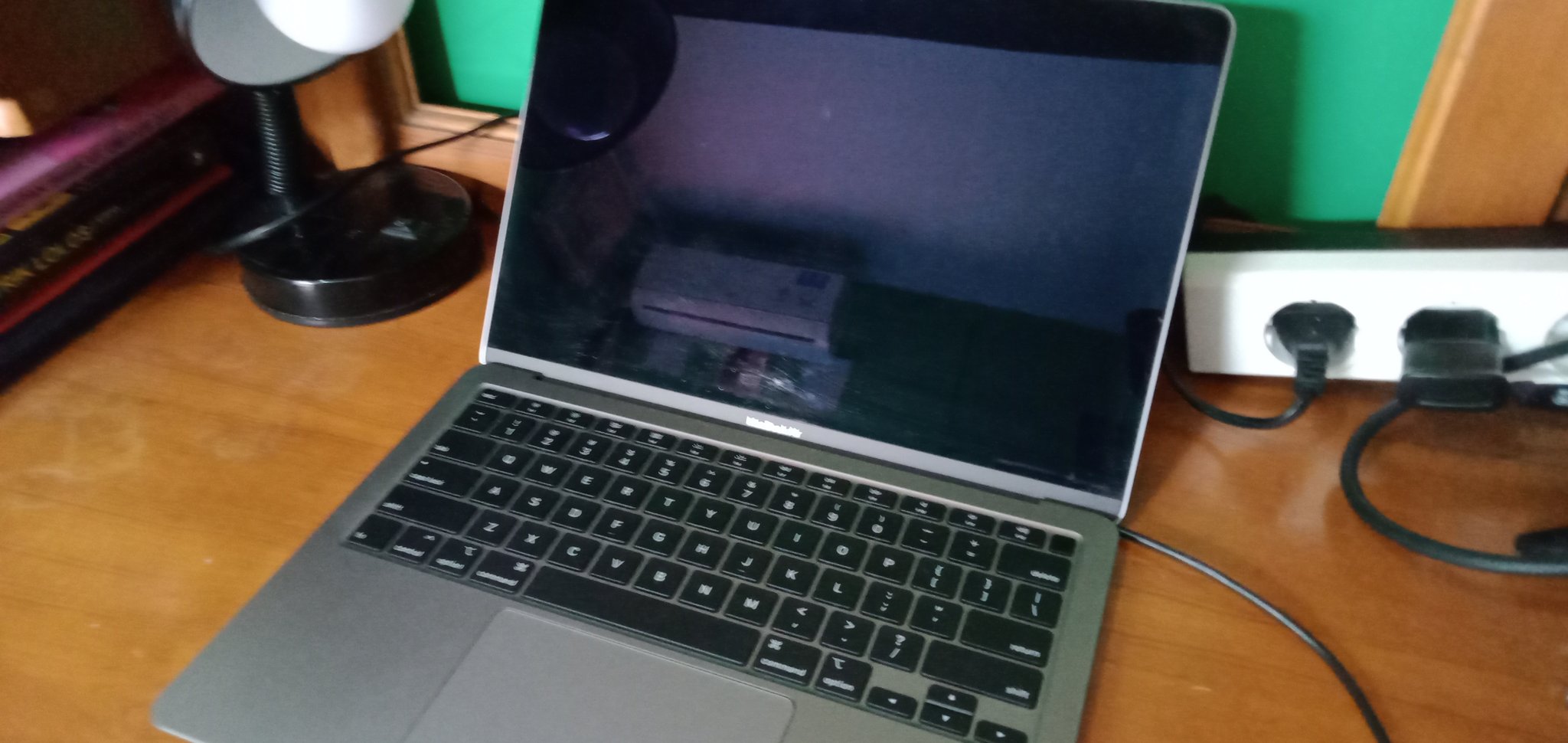 bapak fruktosa on Twitter: "@seblakistrash Im sayin check out this macbook. It aint turning on ...