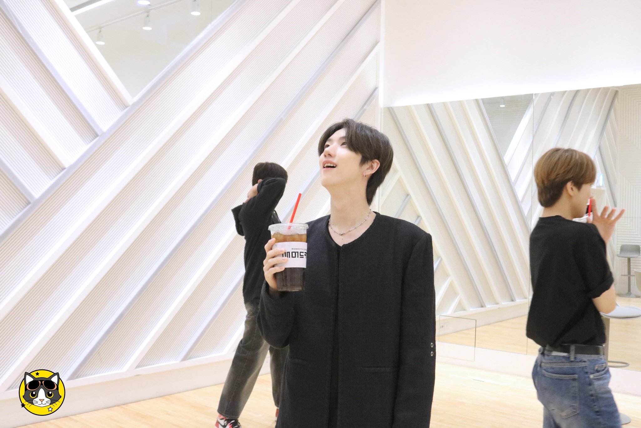 official_YAOKI on Twitter: "아이돌계엔 4명의 대표 자기소개즈가 있어... 아이 엠 아이엠..전 원우입니다! 나! 재민입니다 그리고 전! 도염입니다 ...