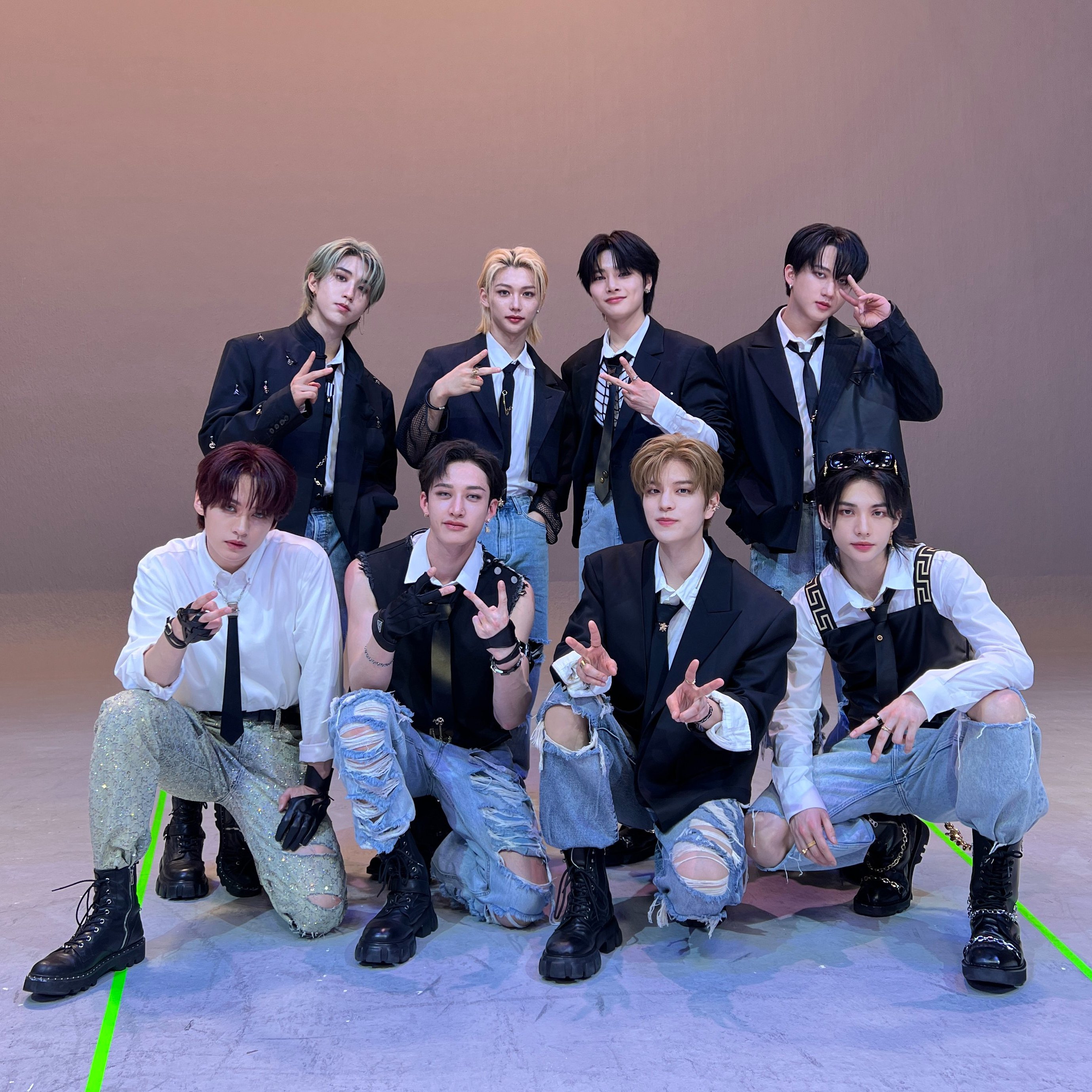 billboard SKZ on Twitter: "🇺🇸 "★★★★★ (5-STAR)" by @Stray_Kids stands strong on US album charts ...