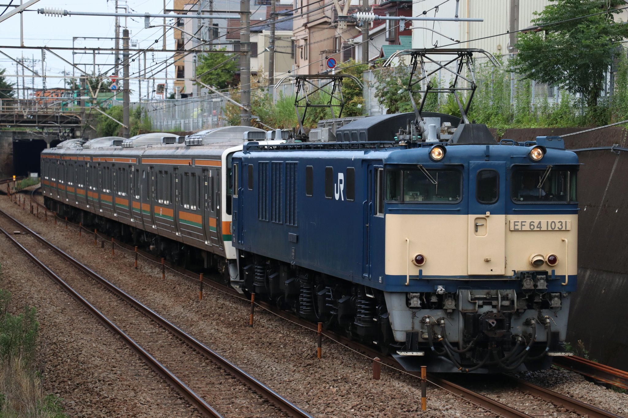 ひ が し く る め on Twitter: "配9834レ NN入場配給(廃車回送) EF64 1031+211系3000番台A10編成 https://t.co/eNH1VMVlBI ...