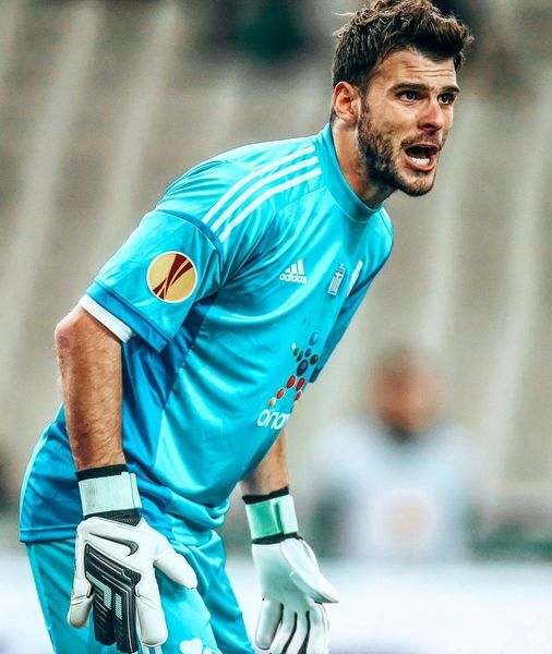 Dimitris Stratis on Twitter: "Ο μοναδικός ποδοσφαιριστής που οργάνωσε συνέντευξη Τύπου για να ...