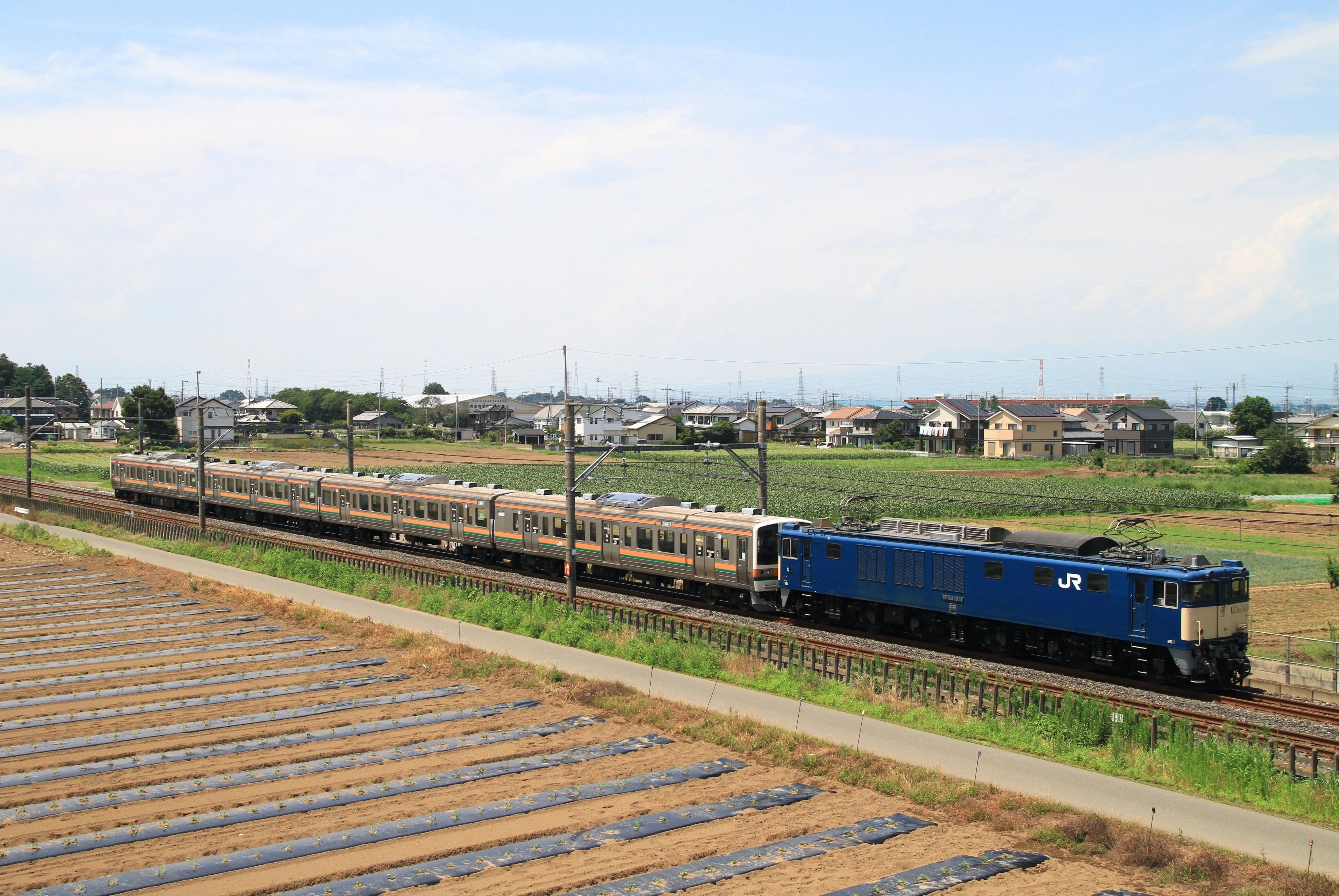 赤い釜大好き・81さん on Twitter: "7/11・・長野へ 廃車配給 配9832ﾚ EF64-1031＋新前橋211系×4B(A10編成) https://t.co ...