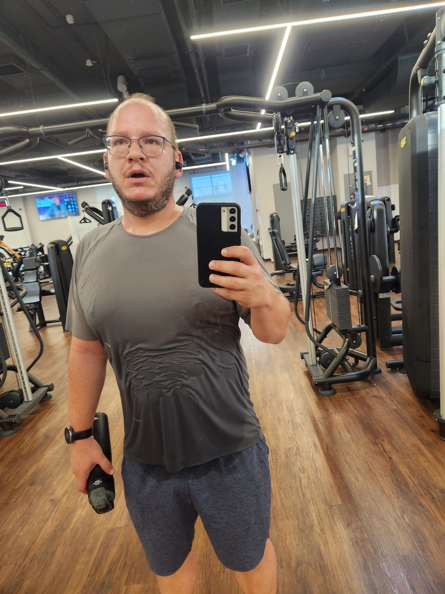 Chaim Levinson on Twitter: "@AmichaiChikli הבוקר בריצה לא הזעתי כמו הציוץ הזה https://t.co ...