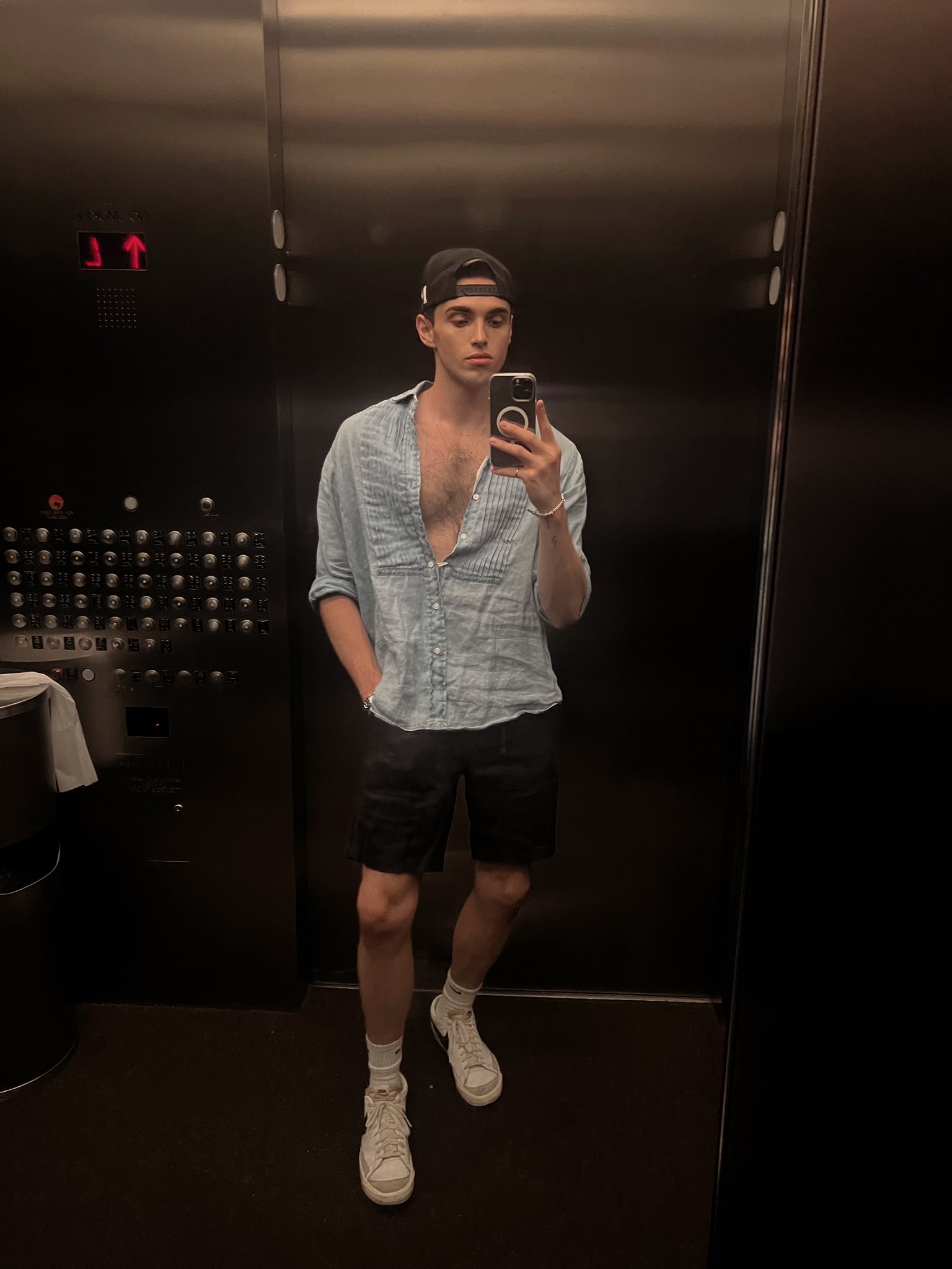 Joe on Twitter: "back in nyc means the elevator pictures are back https://t.co/4TGQgTgYoh" / Twitter