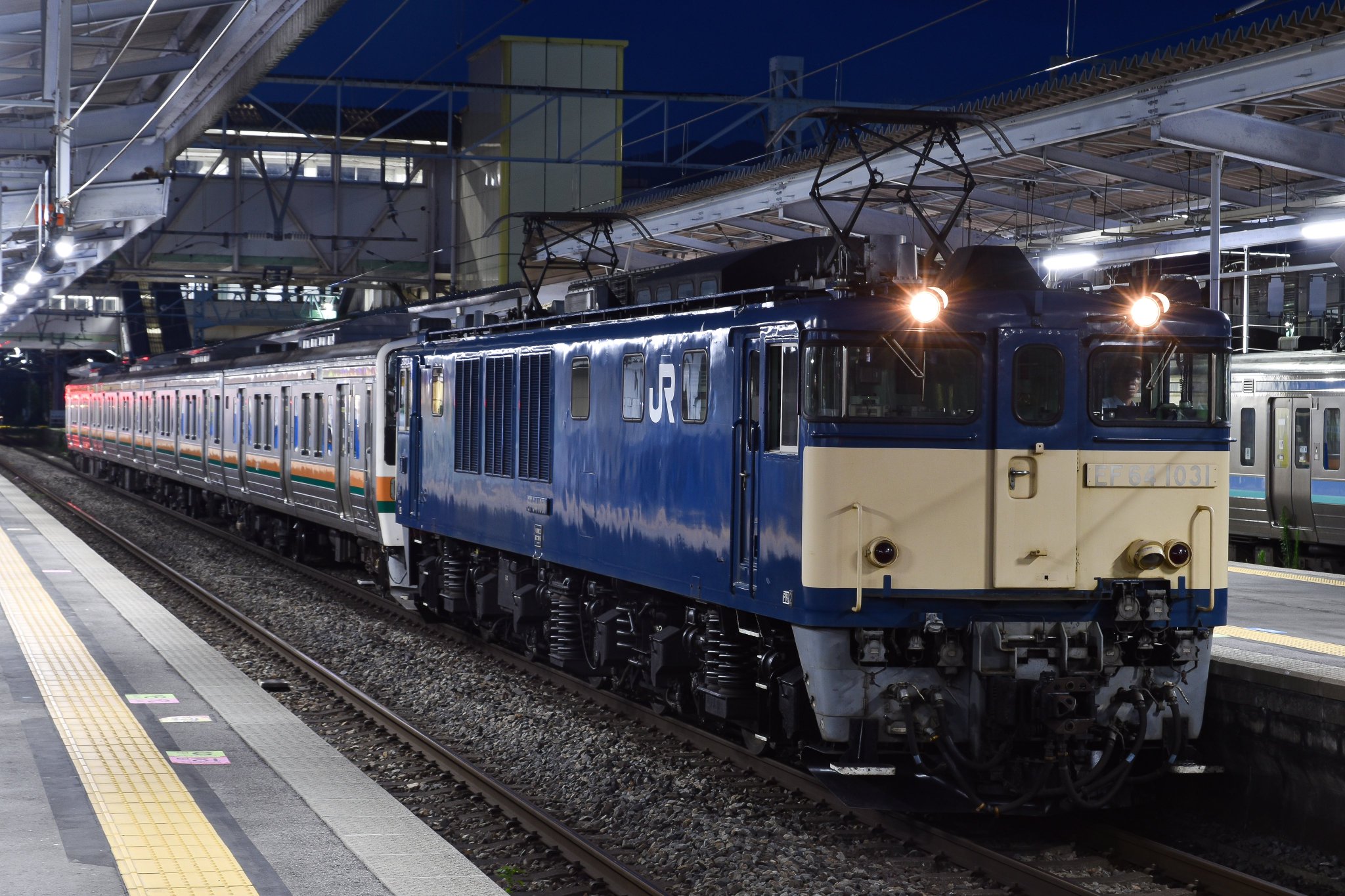 みどりわ on Twitter: "2023.07.11 配9837レ NN廃車回送 EF64-1031[新潟]+211系ﾀｶA10編成 去年の2月のPF廃回の二の舞にならずに済んで一安心 ...