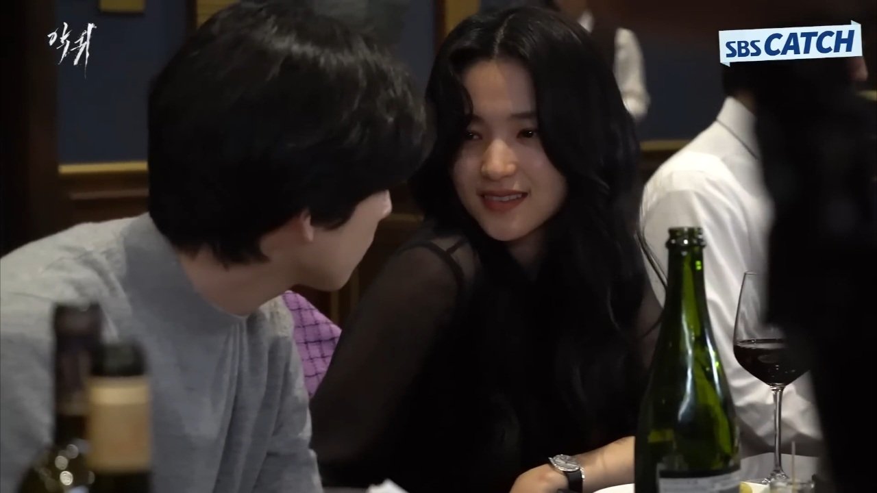 K-Drama Menfess on Twitter: "•kdm• Revenant ⚠️ 🔥 Sender kalo ditatap kim taeri kaya gini udah ...