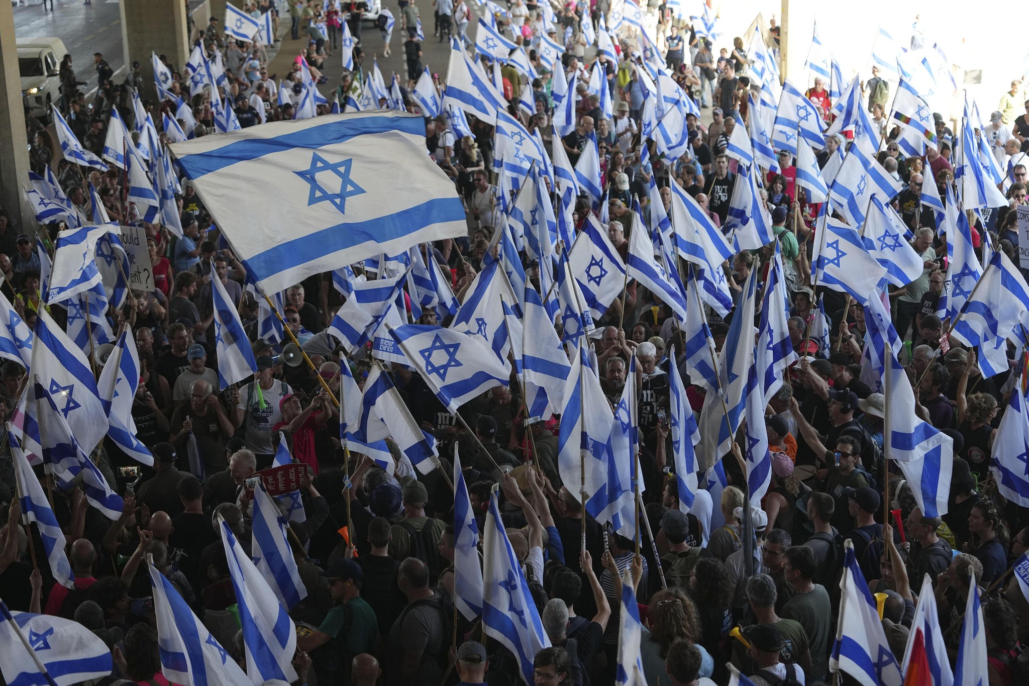 ynet עדכוני on Twitter: "למרות ההפגנה בנתב"ג: לא נרשמו שיבושים בטיסות https://t.co/KlHsRecuNV ...